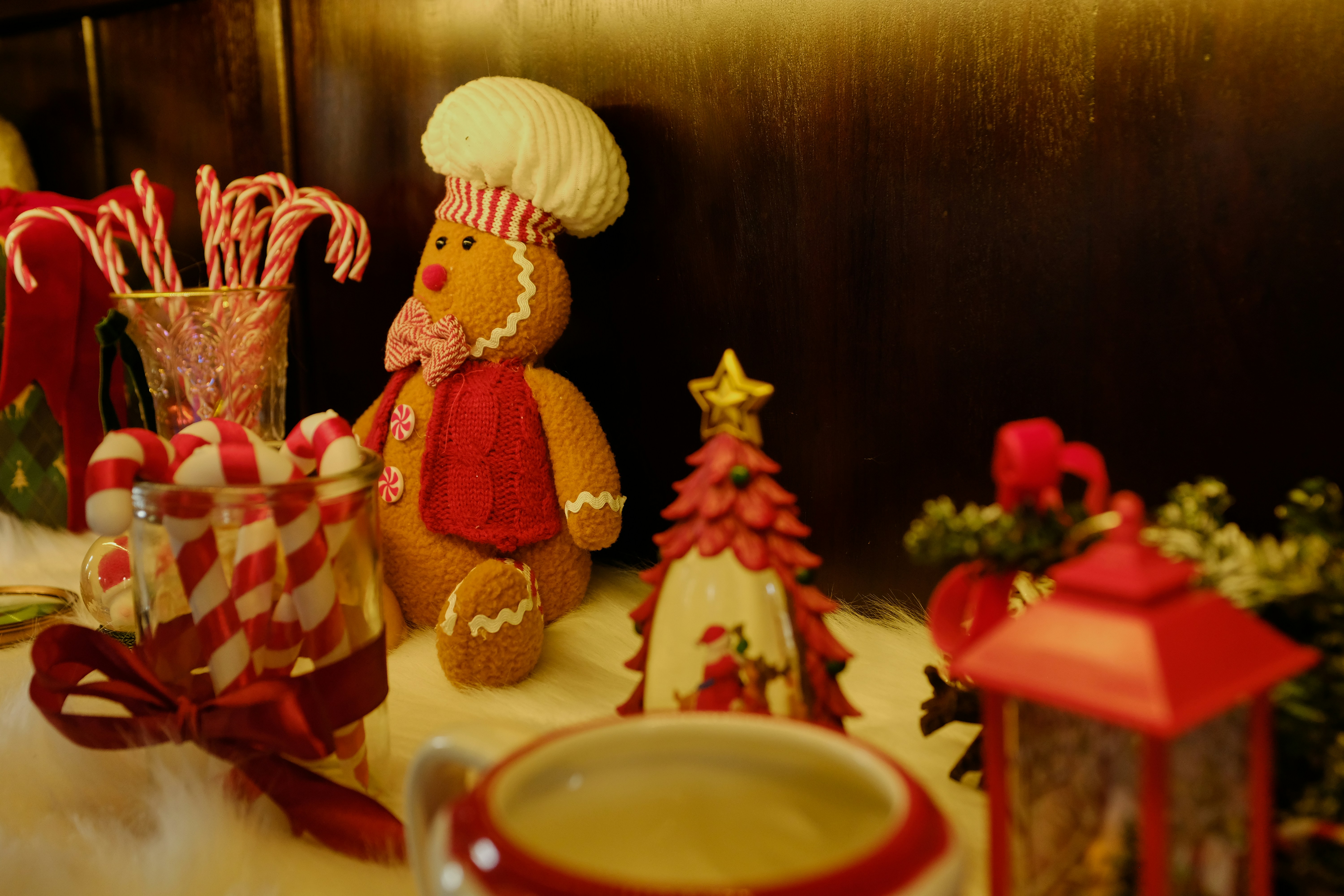 Gingerbread Chef in a Candy-Cane Christmas Nook
