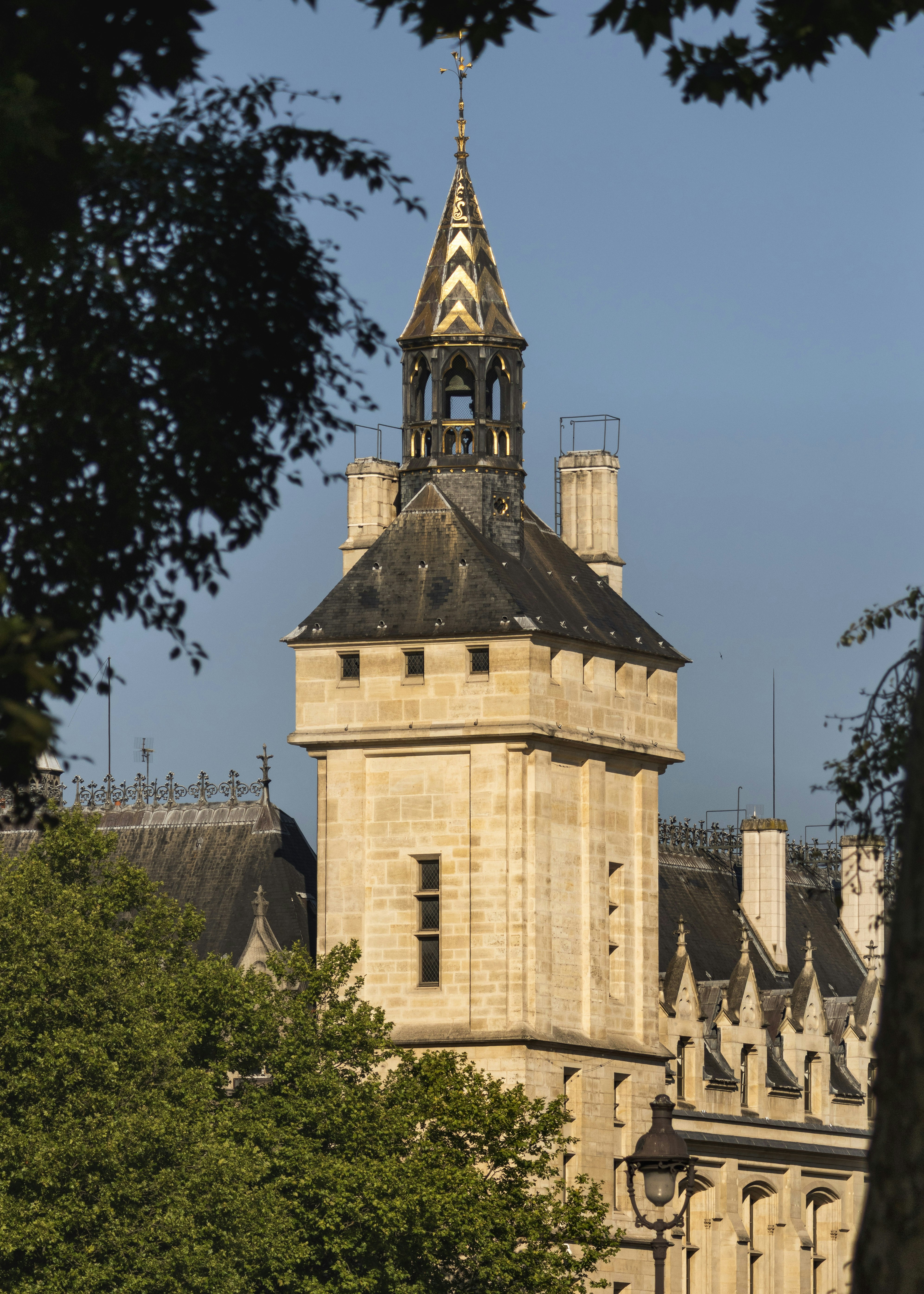 Vue de la Conciergerie, Paris.