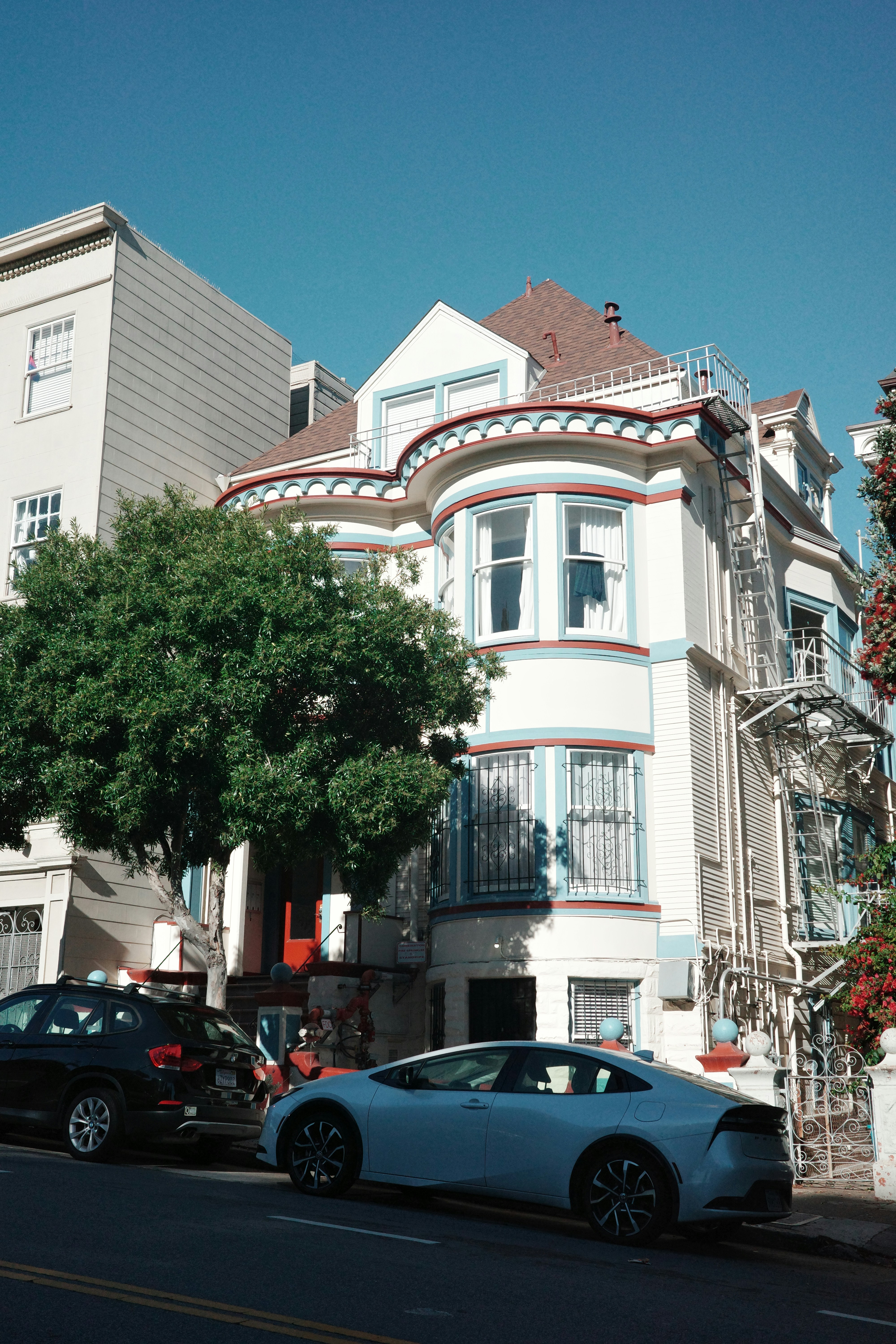 Curved Bay Windows on a Sunlit San Francisco Street