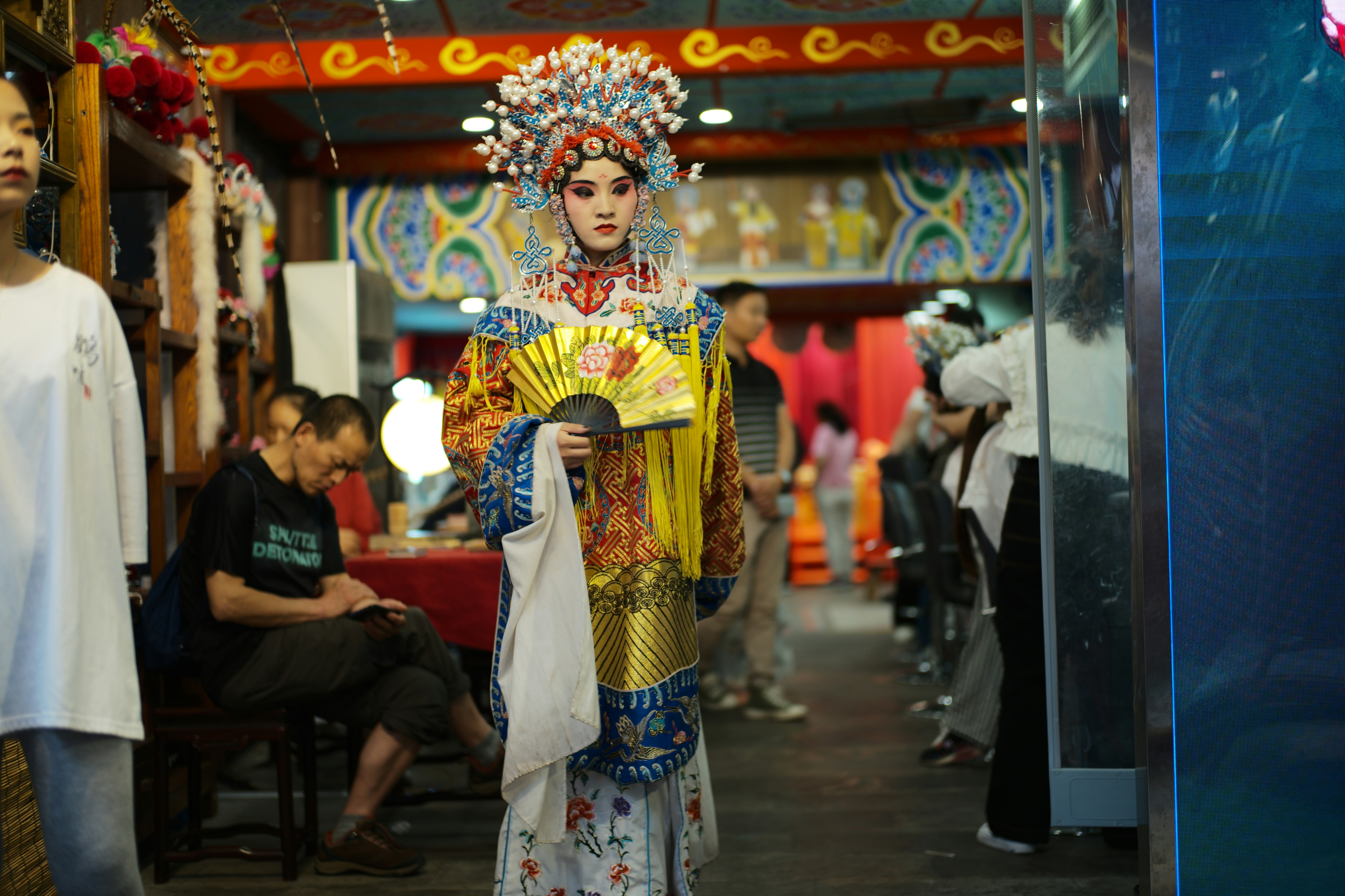 Crown and Curtain: Backstage Grace of a Peking Opera Performer