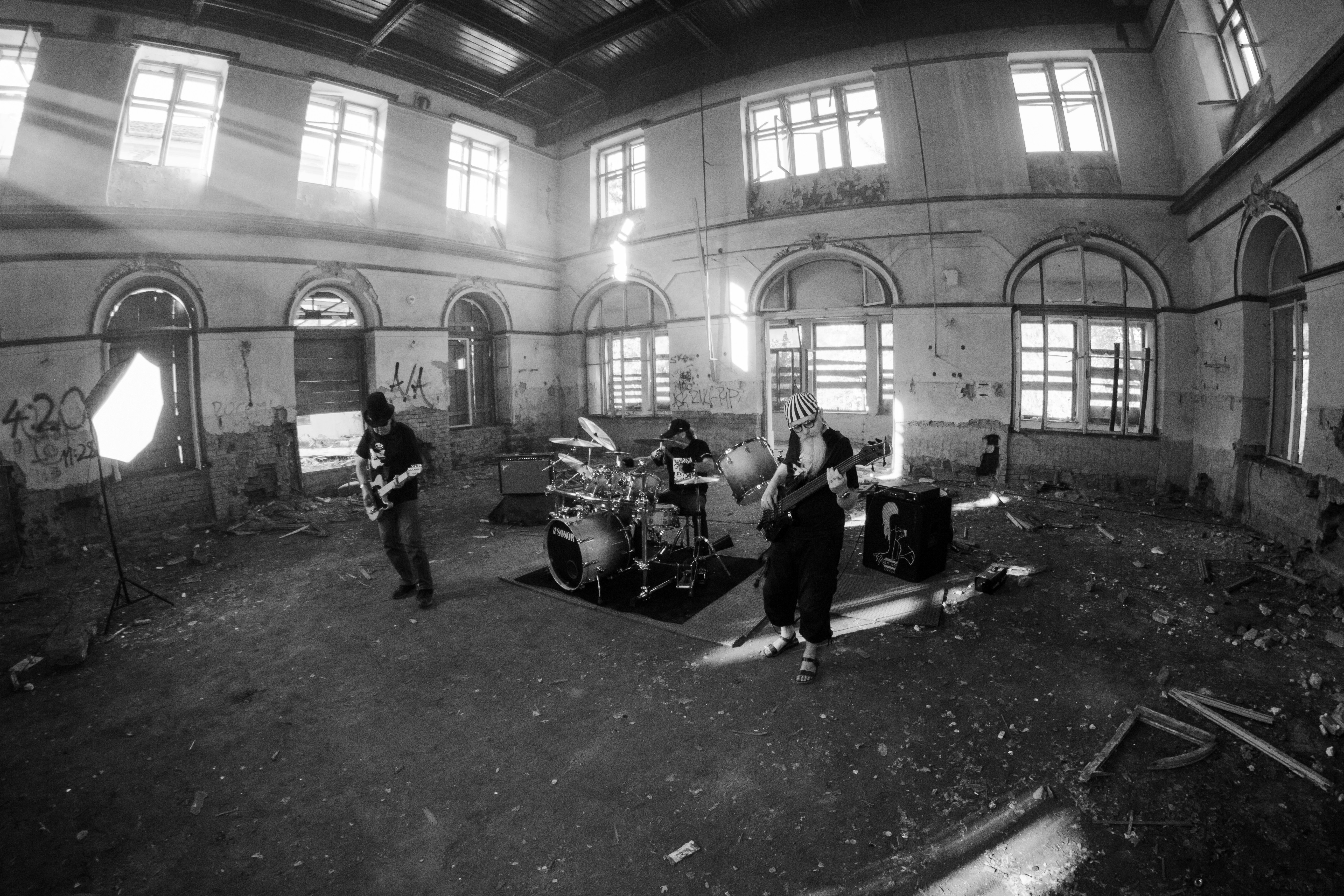 Band performing in an abandoned buildingErnys