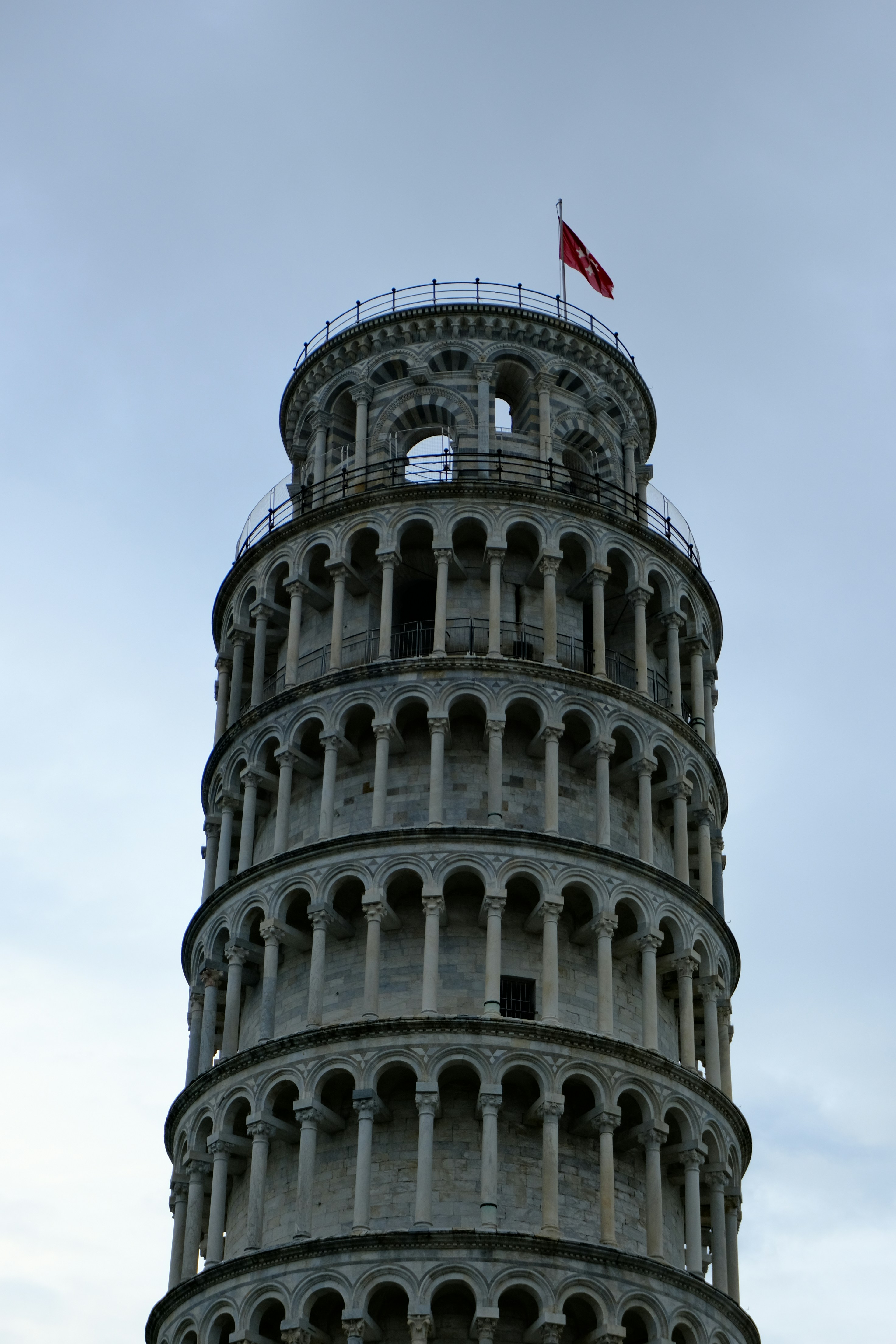 Crowning Tilt: The Leaning Tower of Pisa Against a Pale Sky