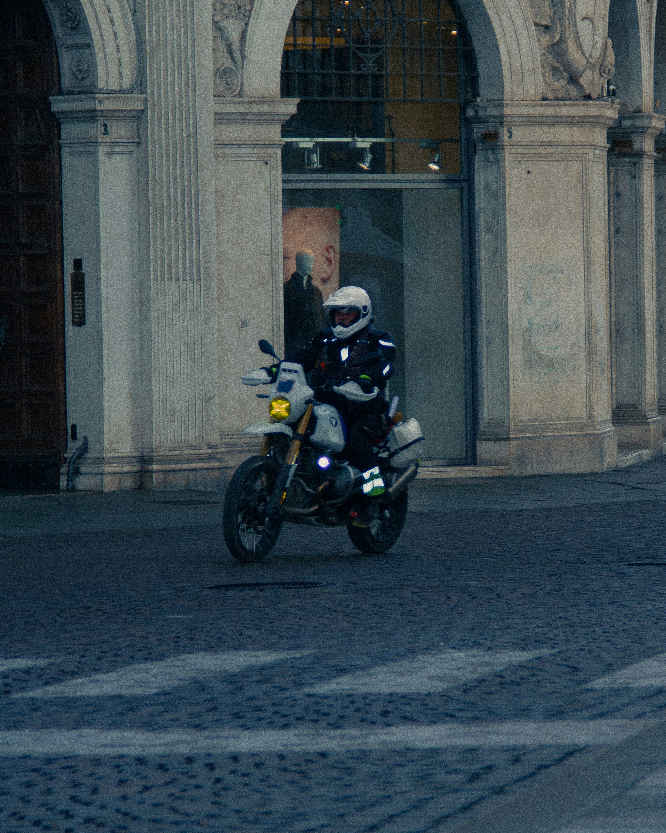 Midnight Copilot: A Moto Hero on a Quiet Piazza