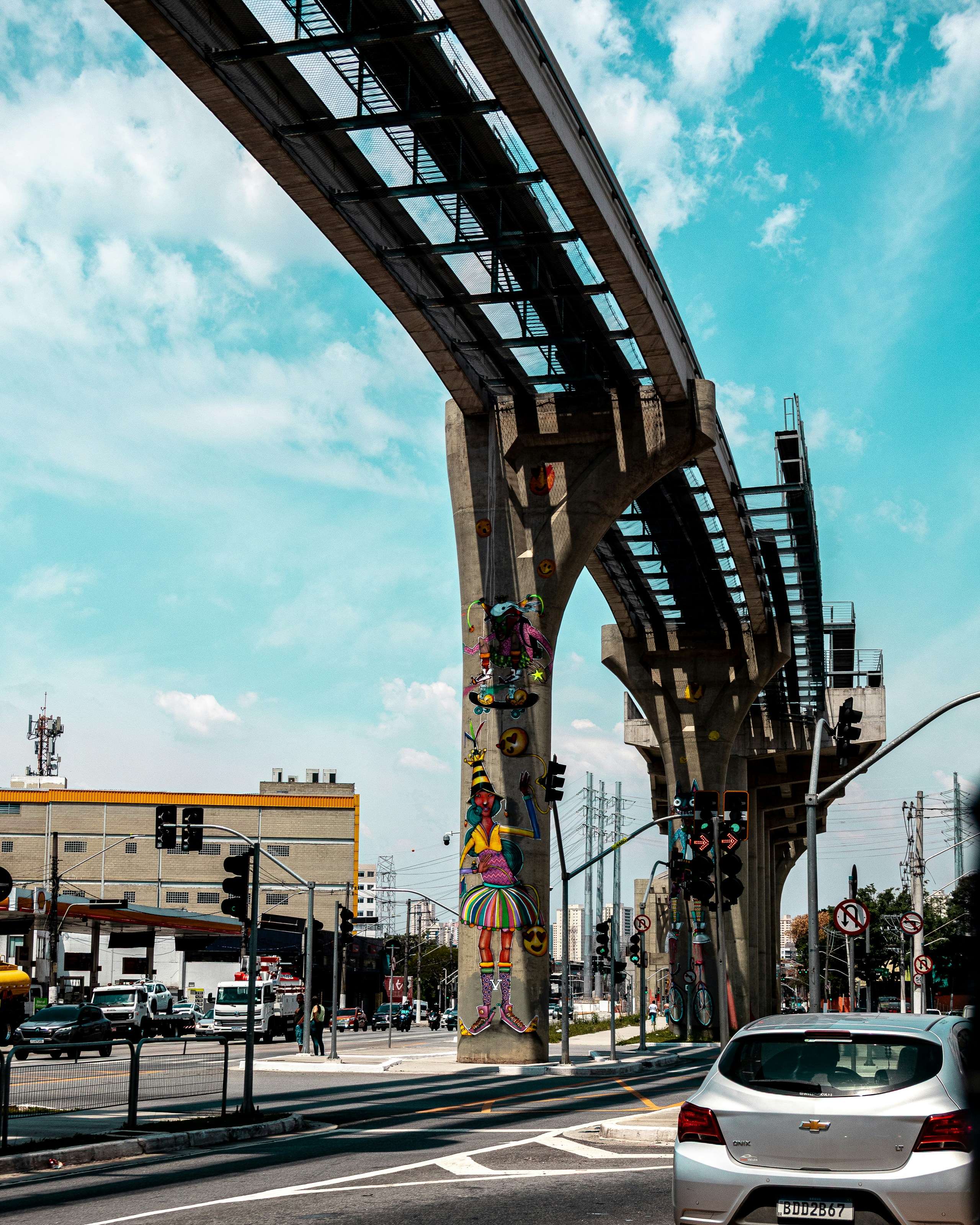 Vertical Lift: Monumental Rail Run Above a Busy Street