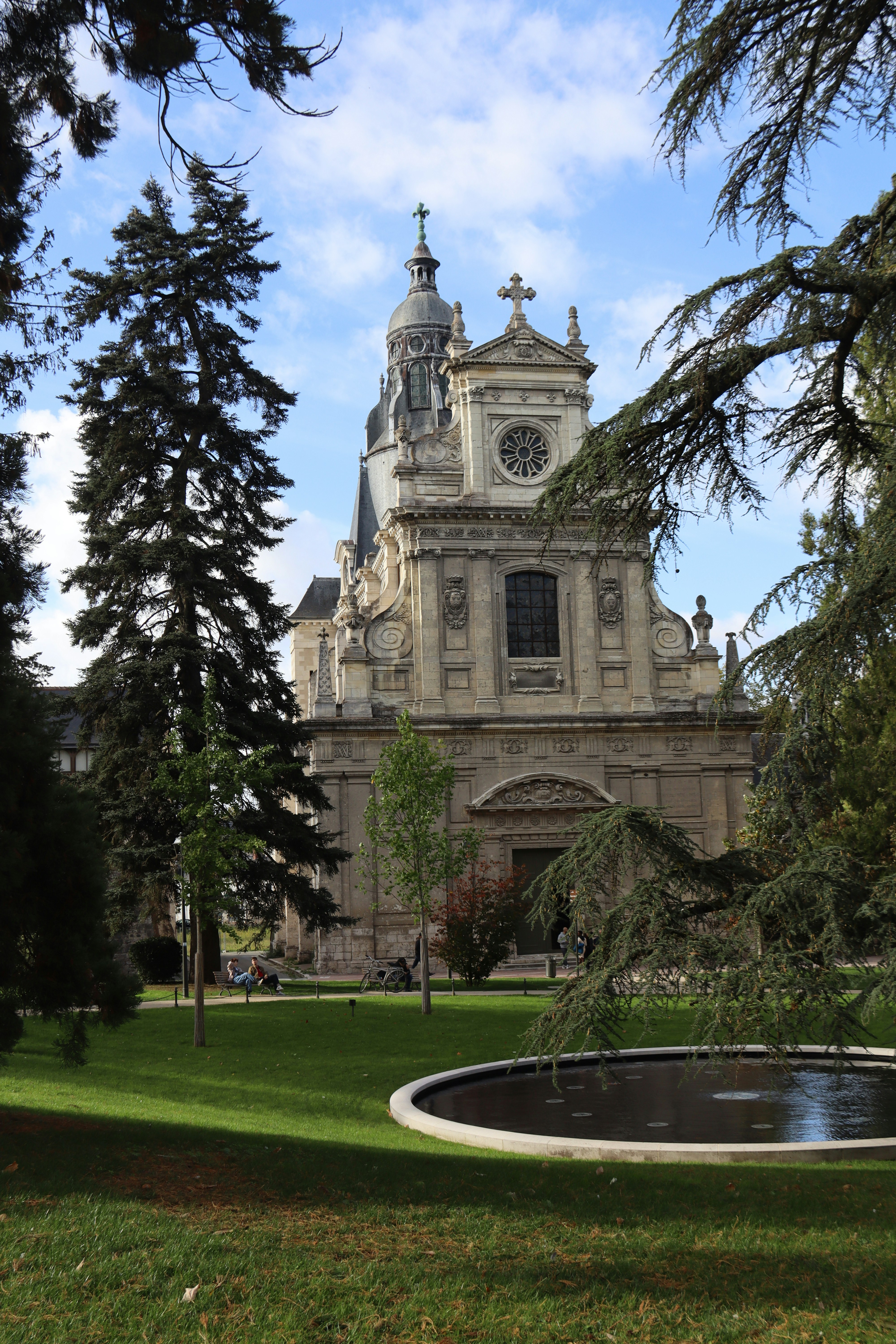 Cathedral in the Park: A Sunlit Facade Framed by Pines
