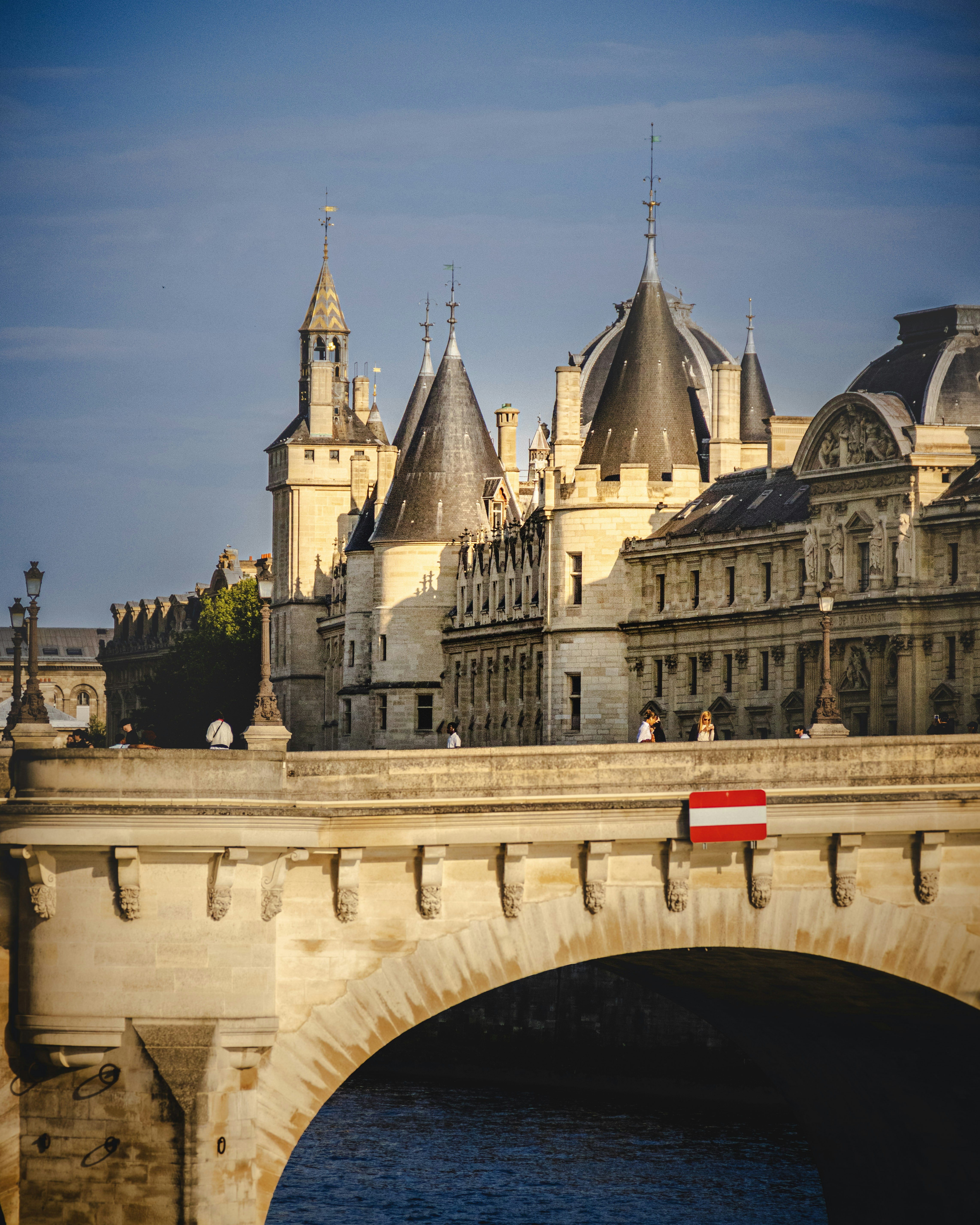 Stone Towers and River桥: A Golden Hour Over a Historic Parisian Bridge