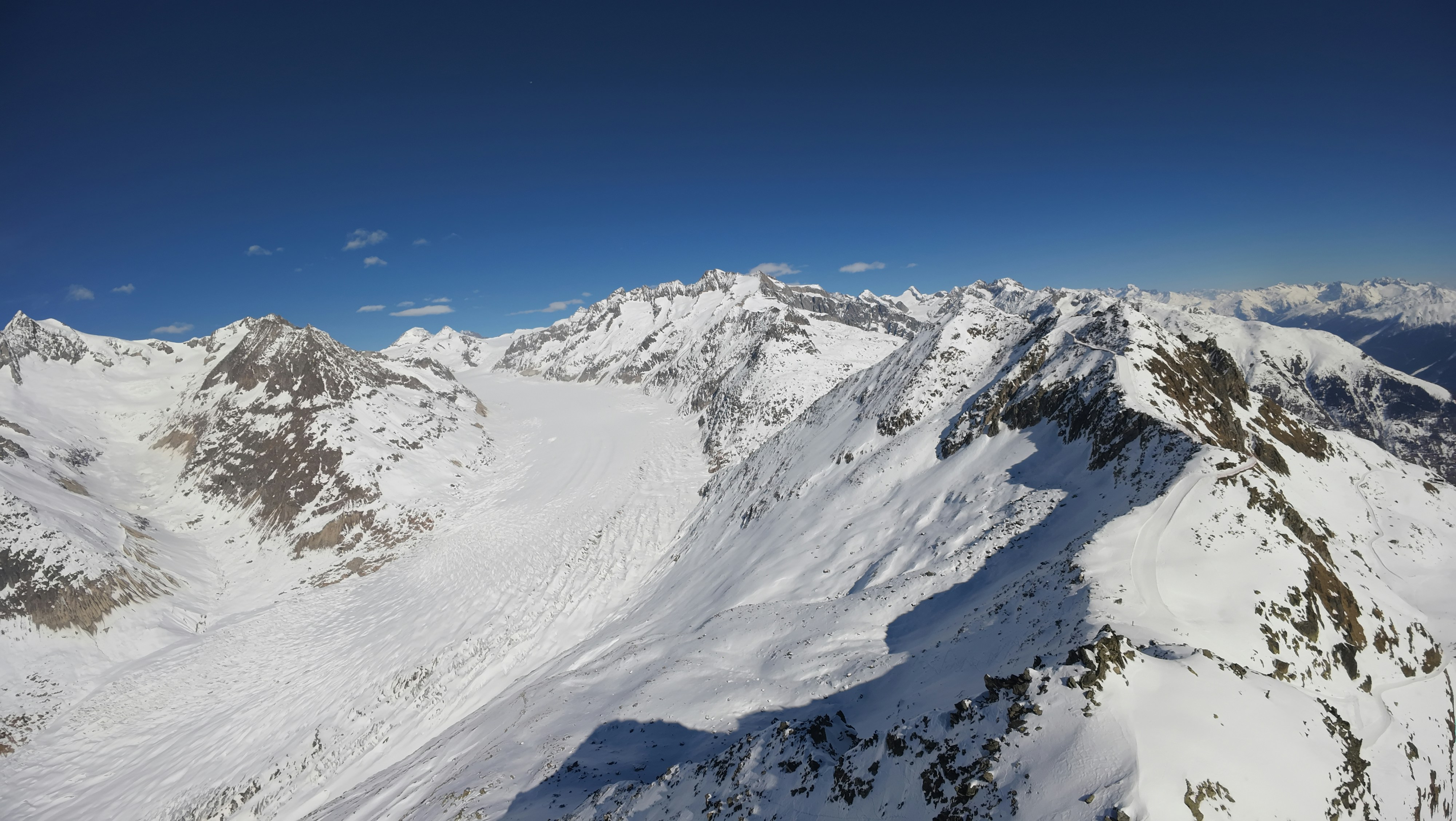 Take a look at all my pictures and videos on my website. https://droneinterieur.nl/