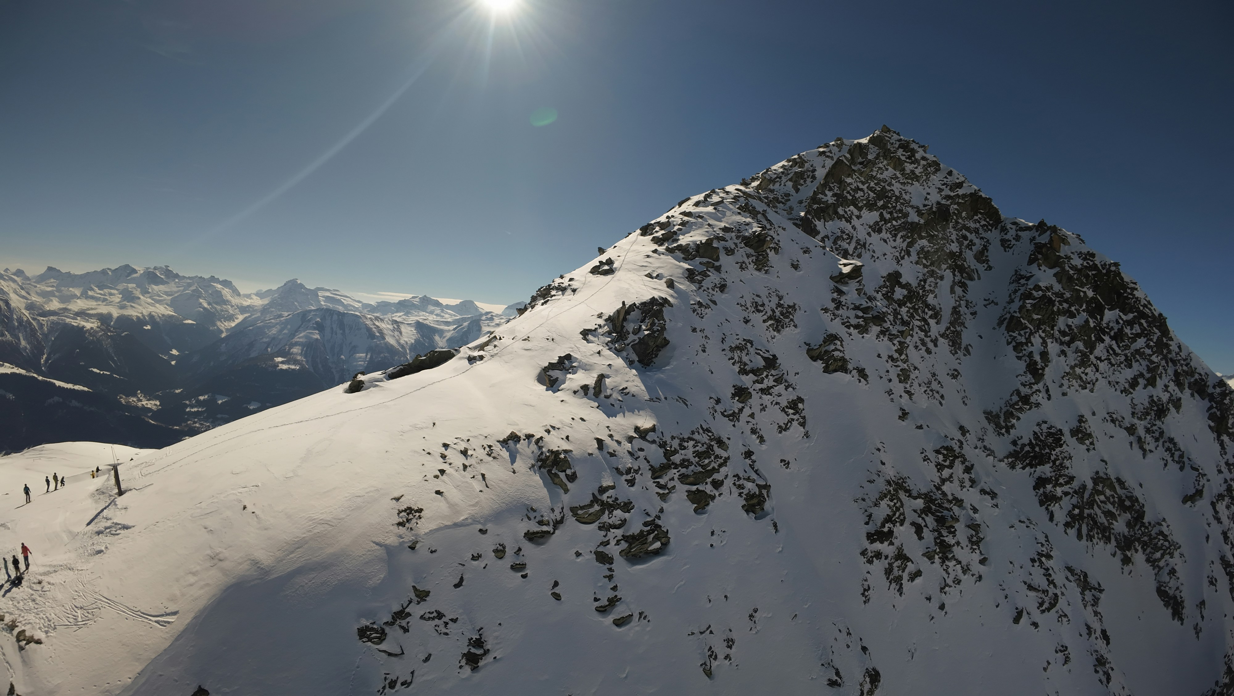 Take a look at all my pictures and videos on my website. https://droneinterieur.nl/