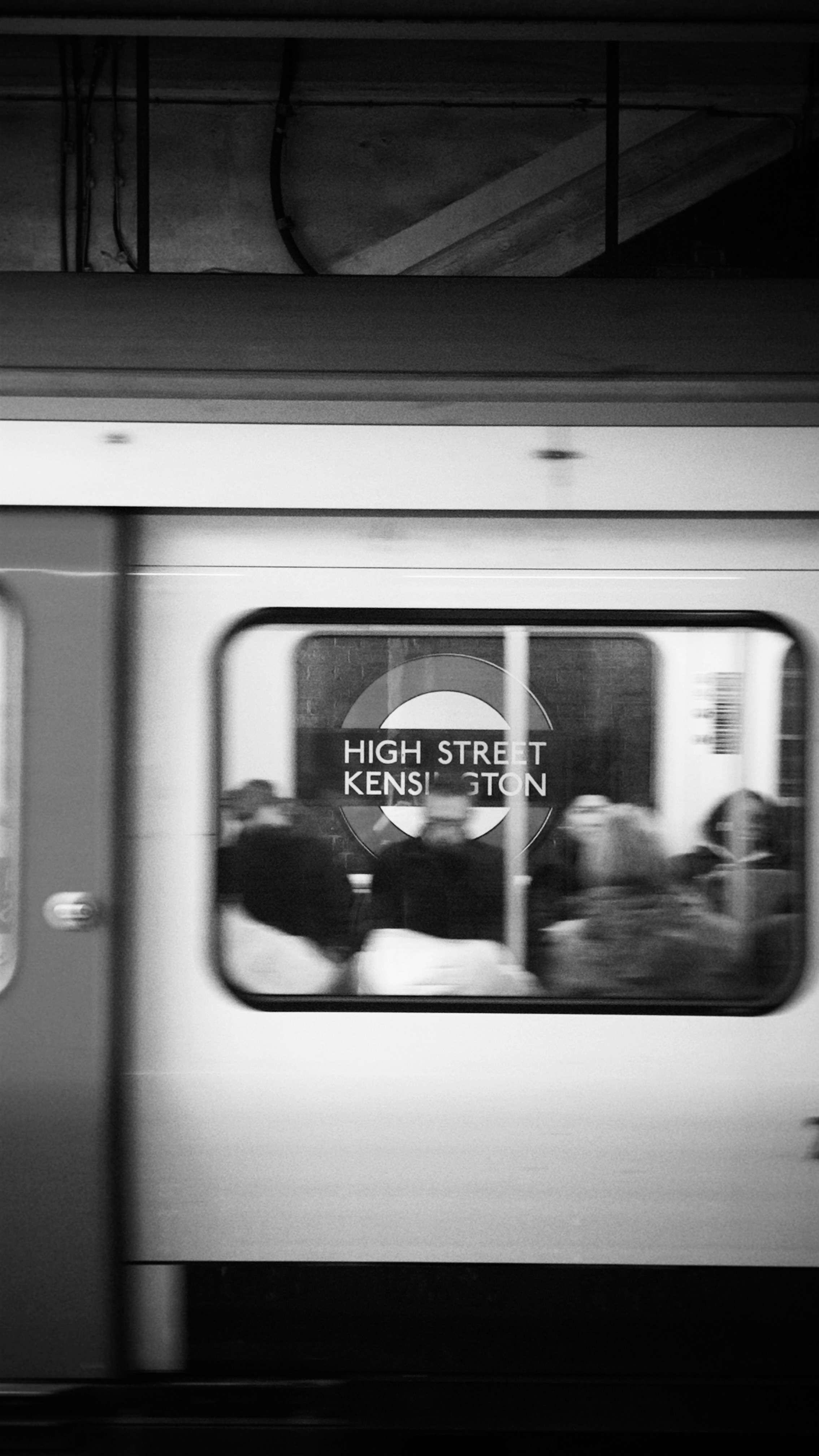 Subway Window: The Quiet Pulse of High Street Kensington