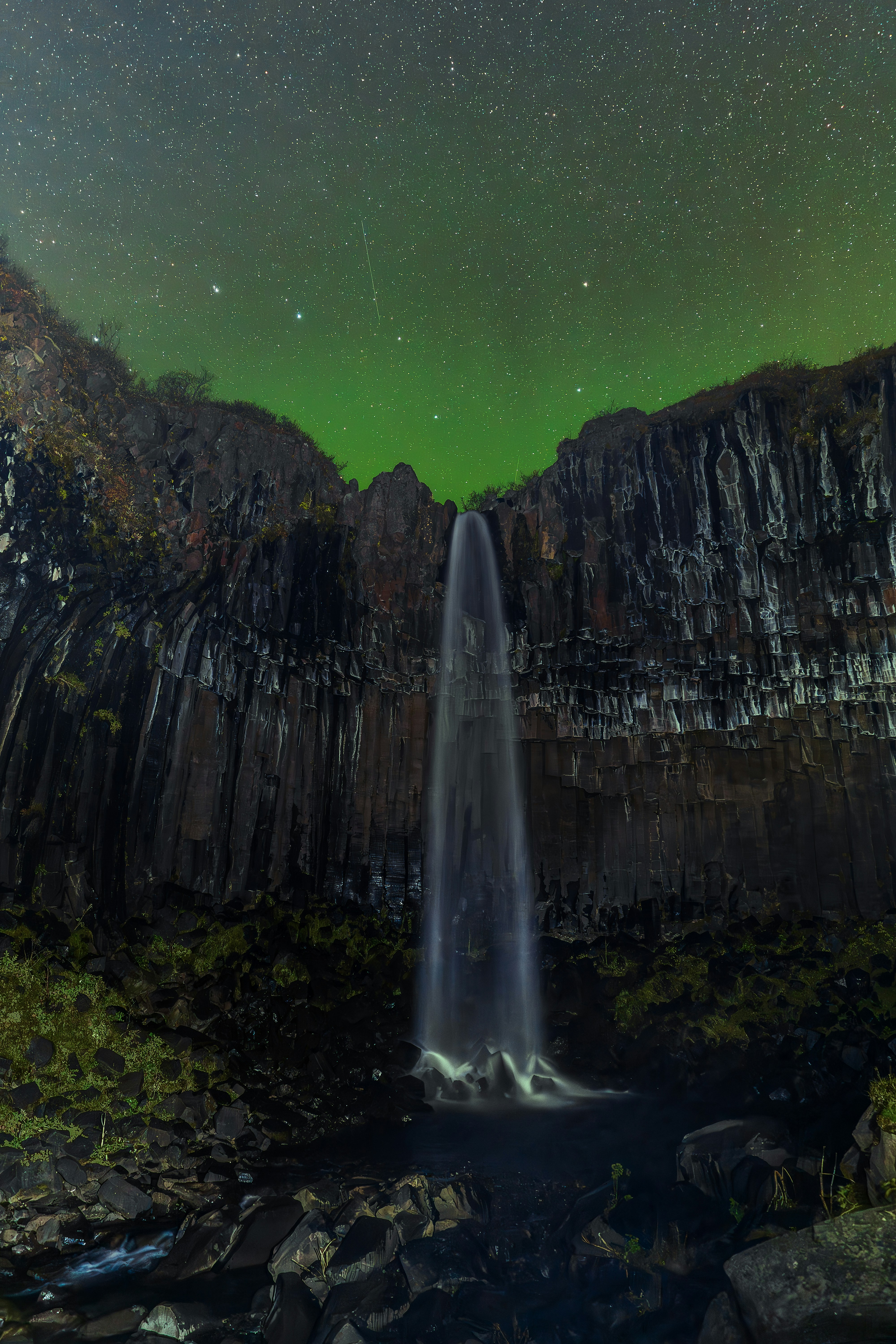 Aurora over the Basalt Cascade