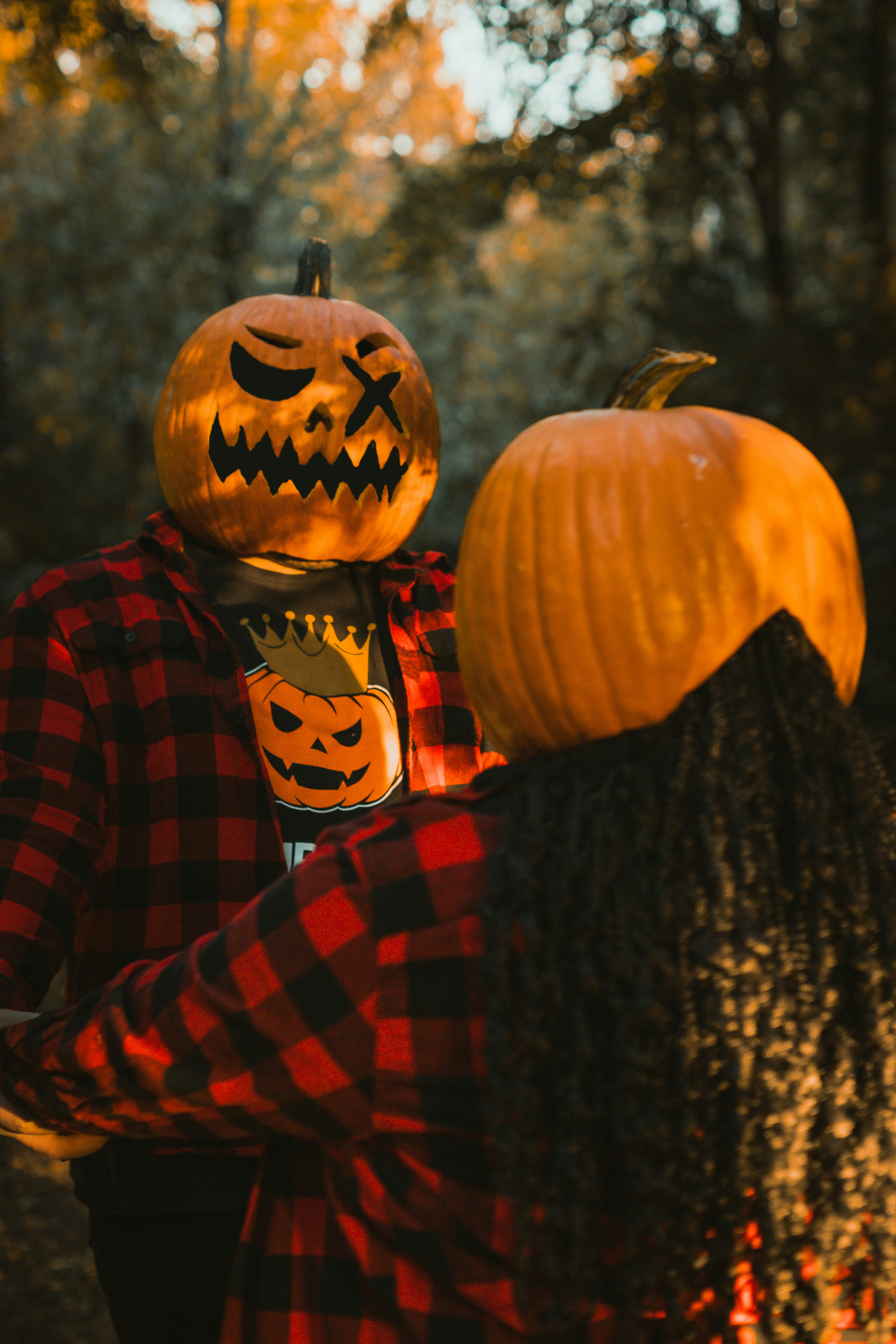 Dos personas con calabaza de calabaza en lugar de cabeza foto – Imagen ...