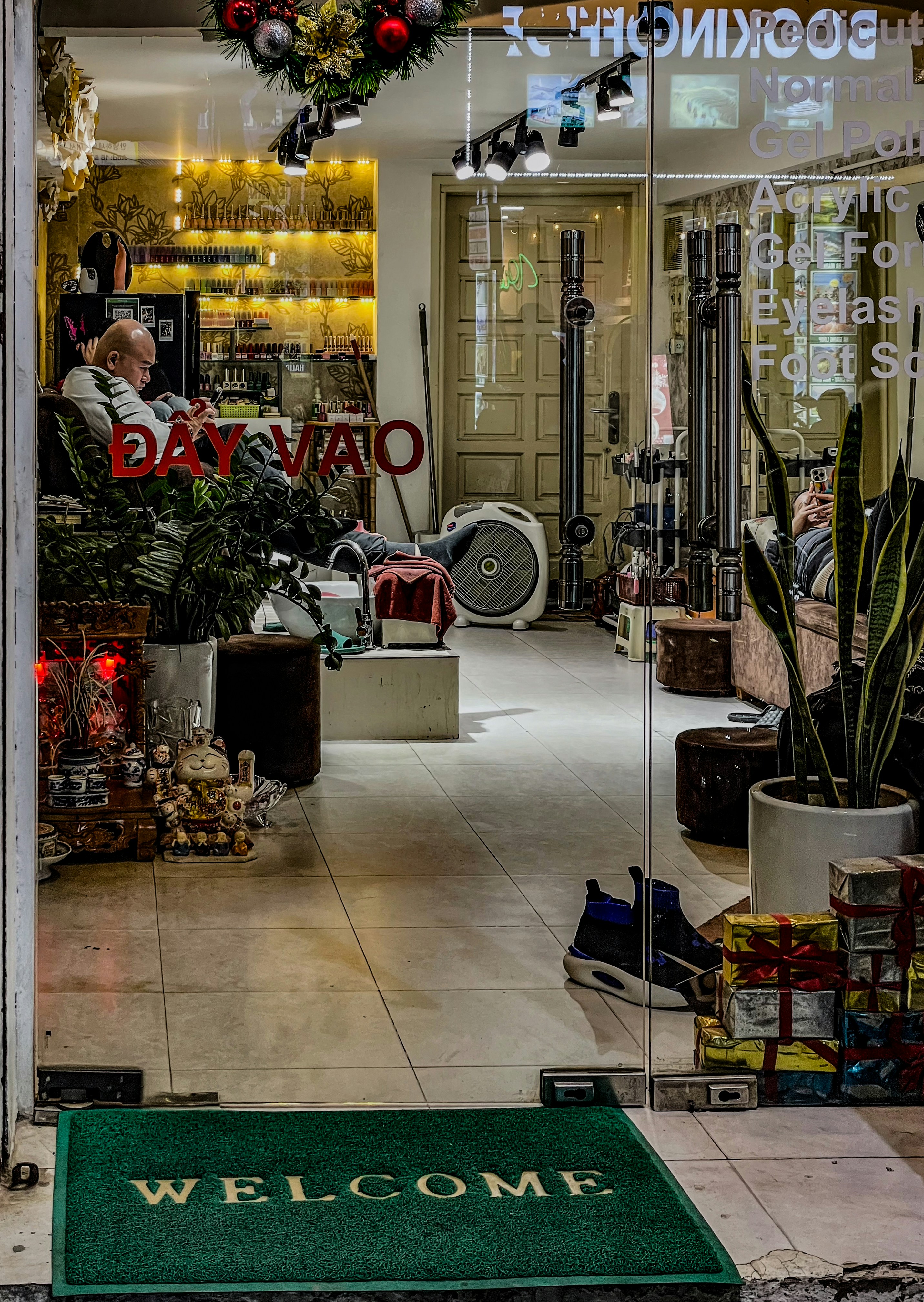 Glass-Front Retail Oasis: A Quiet Moment Inside a Day Spa Shop