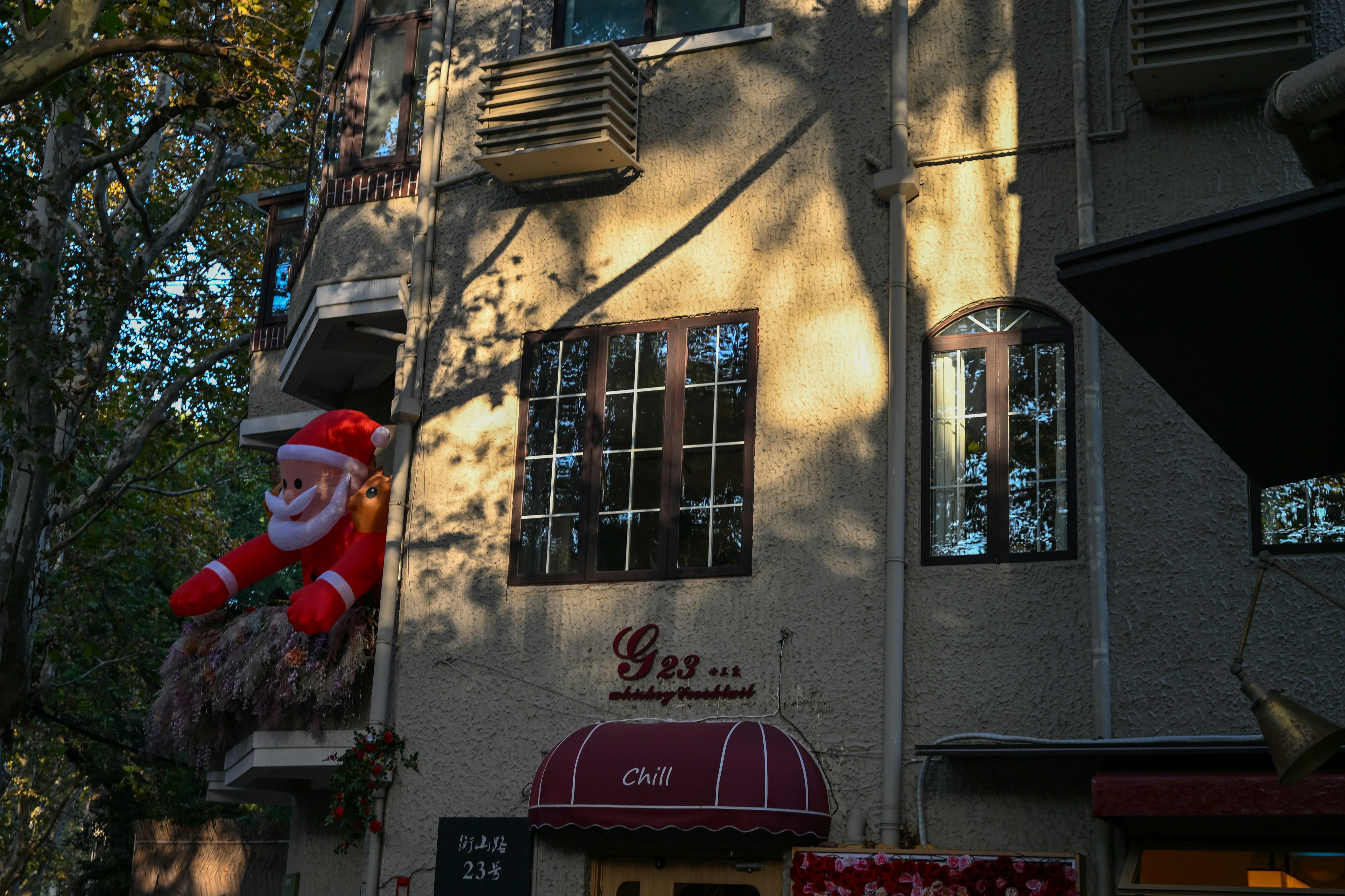 Festive Santa Overlooking a Quiet Street Café