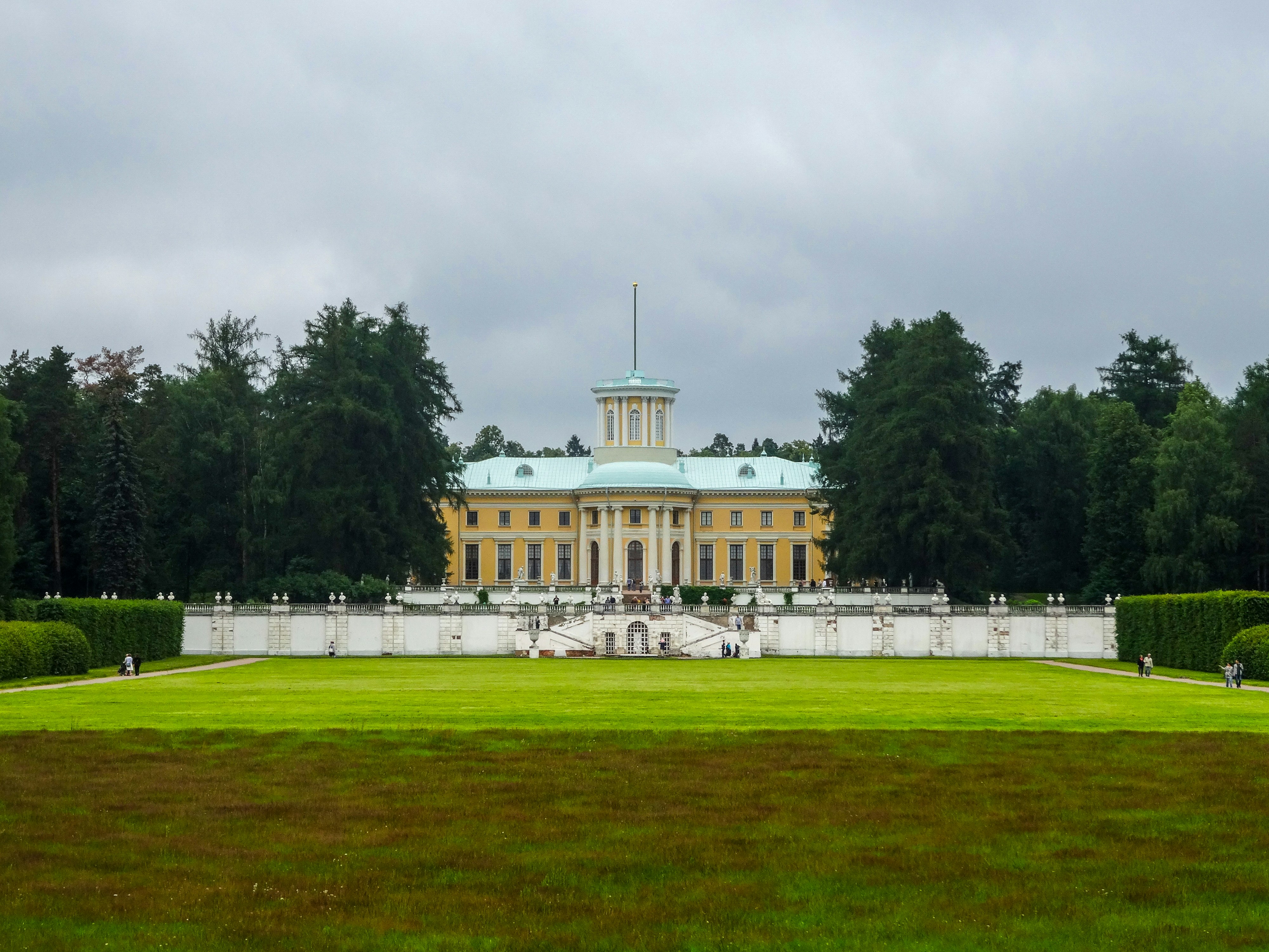 Symmetrical Palace Rise: A Grand Pavillion Framed by Green Expanse