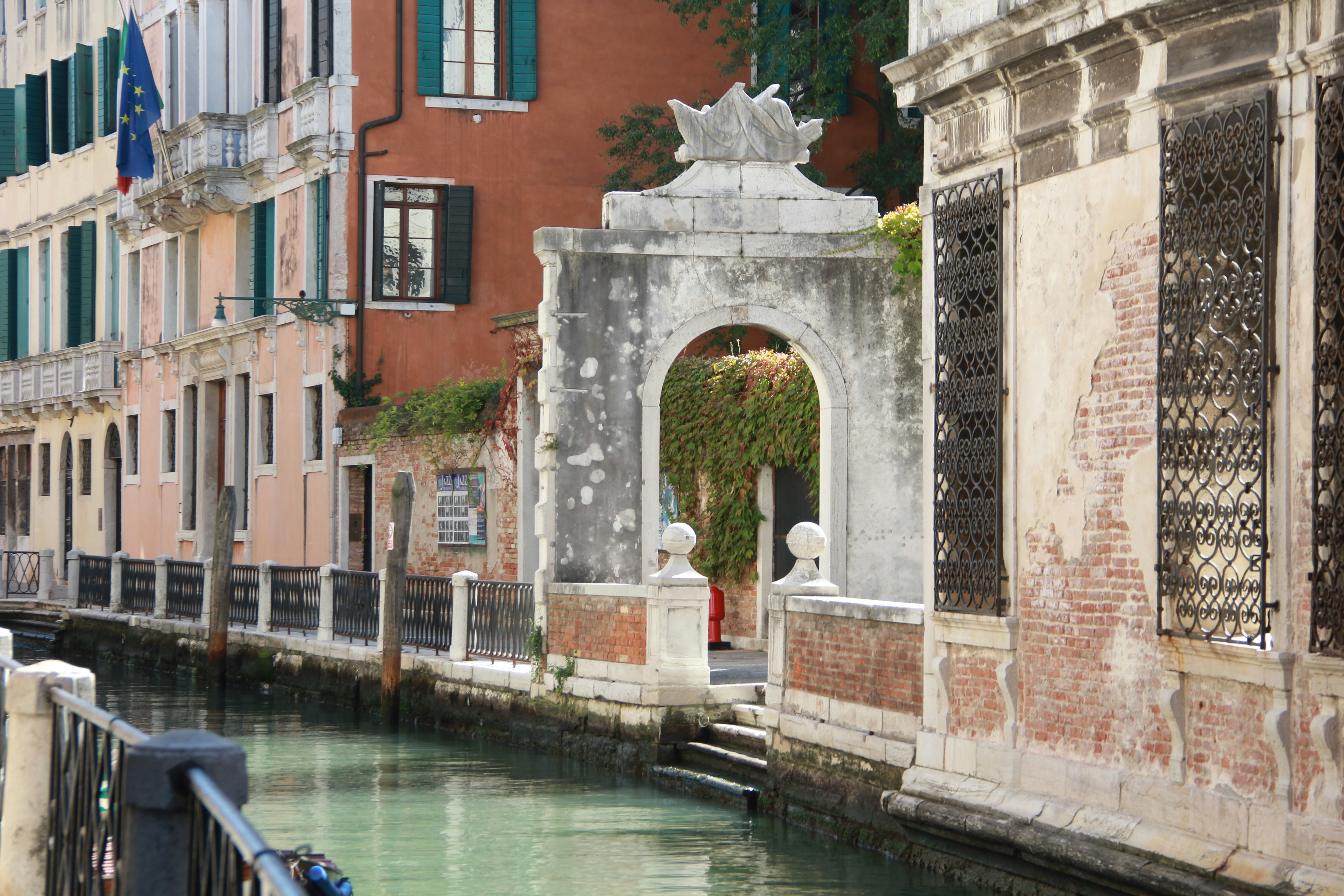 Venetian Archway Framing a Quiet Canal