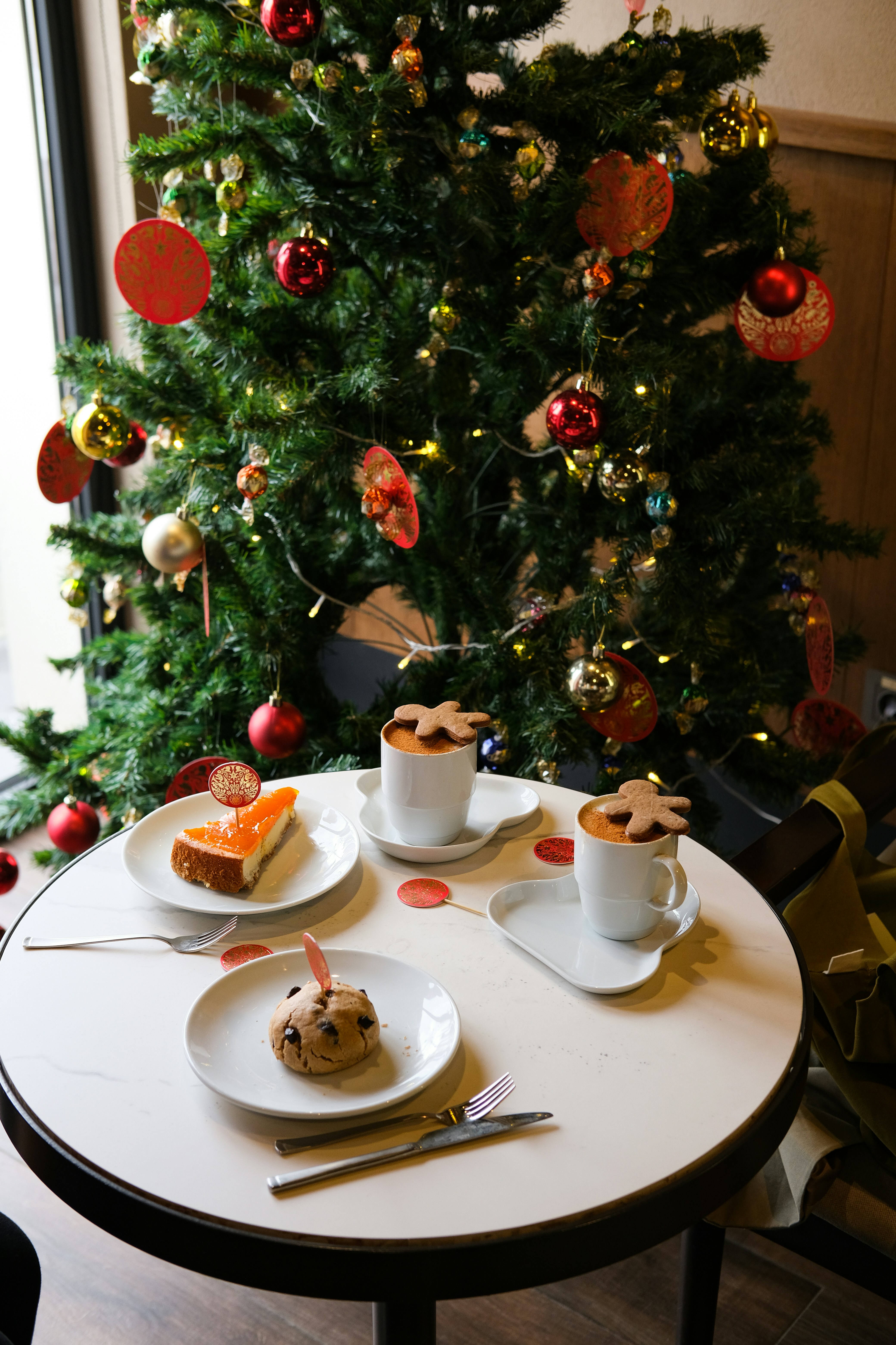 Holiday Table Under the Christmas Tree: Slices of Sweetness