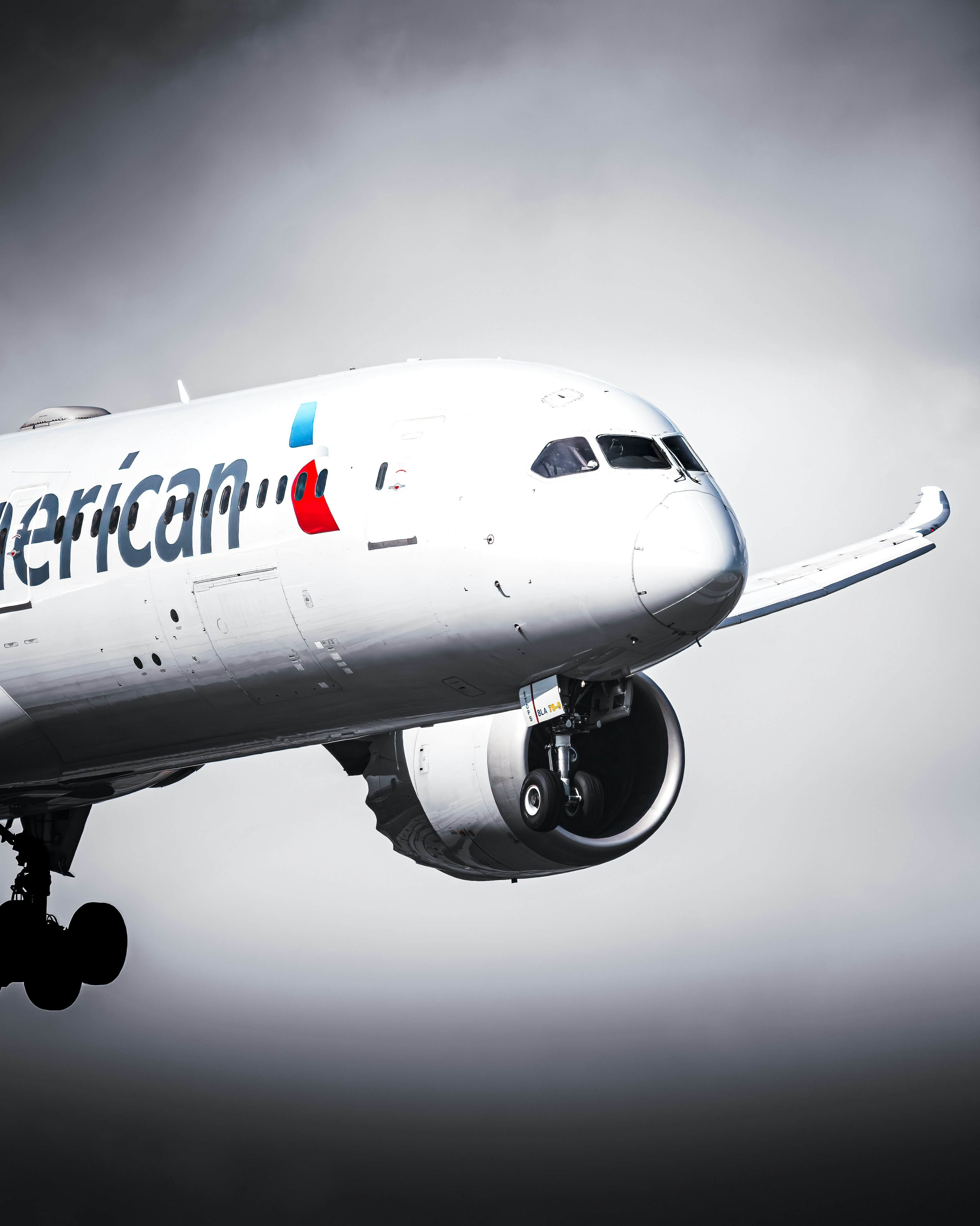 American Airlines Boeing 787-9 coming in for landing at Dallas Ft-Worth International Airport.