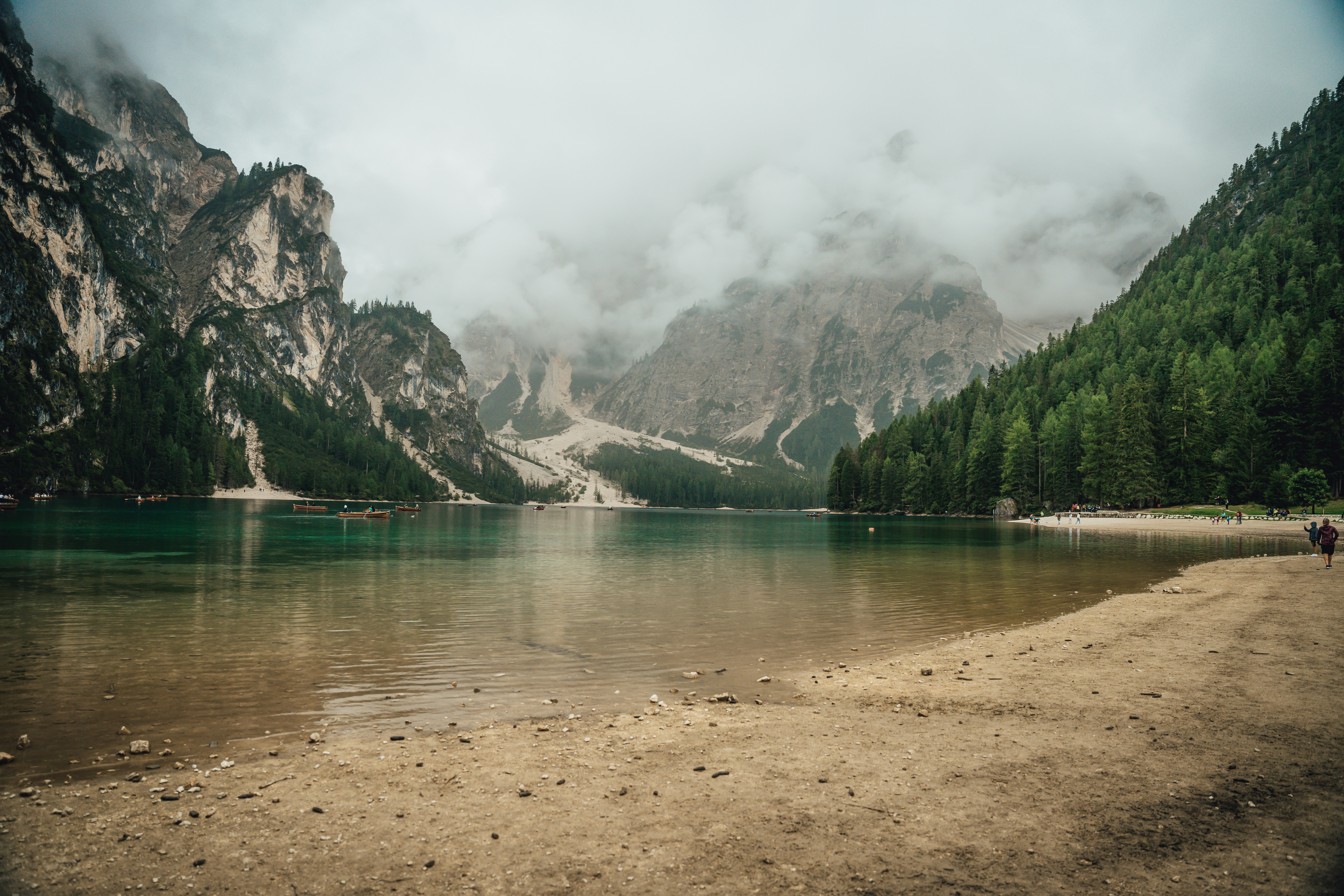 Mist over the Mountain Lake: A Quiet Dawn by the Shore