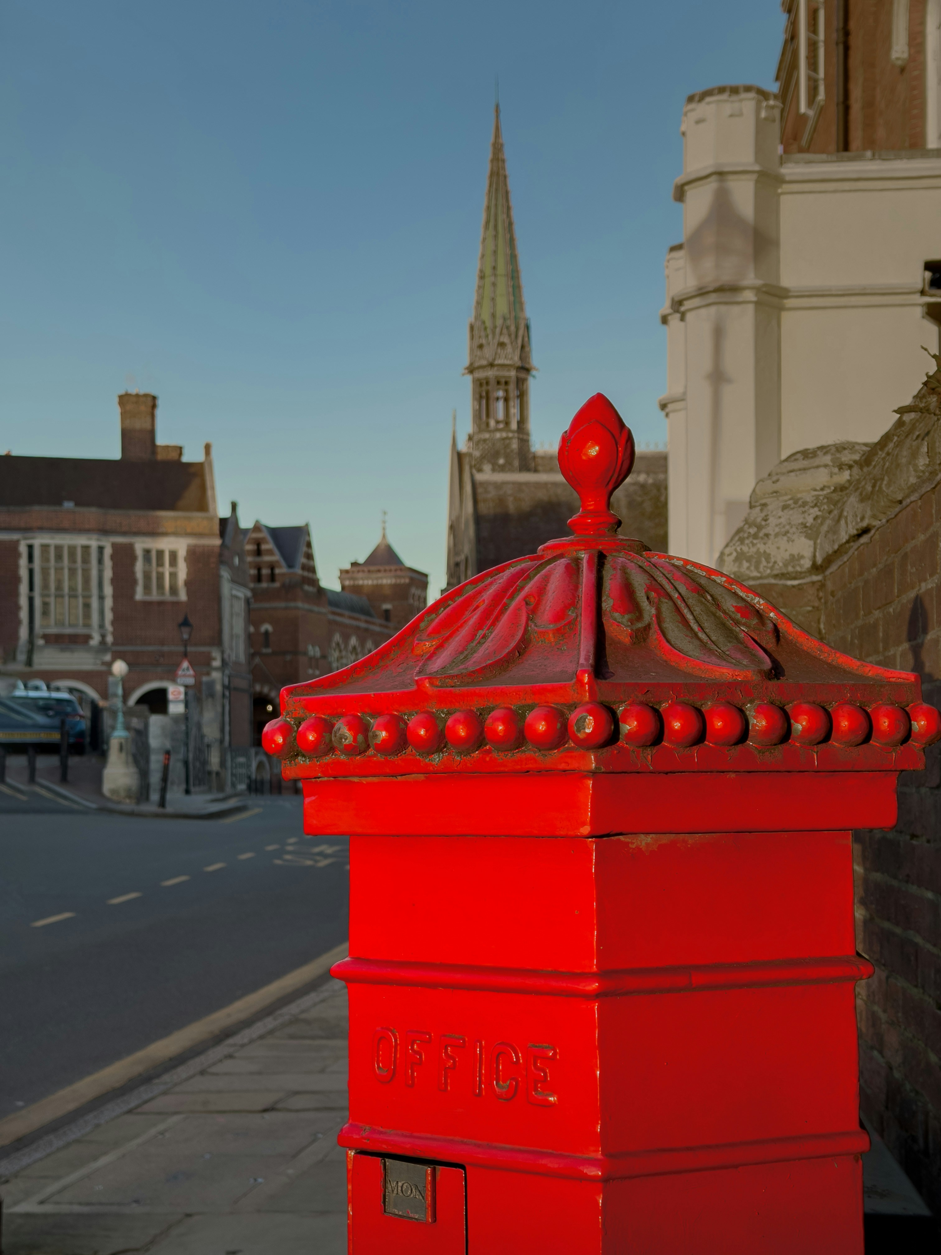 Crimson Poste: A Ruby Mailbox Guarding a Historic Streetcorner