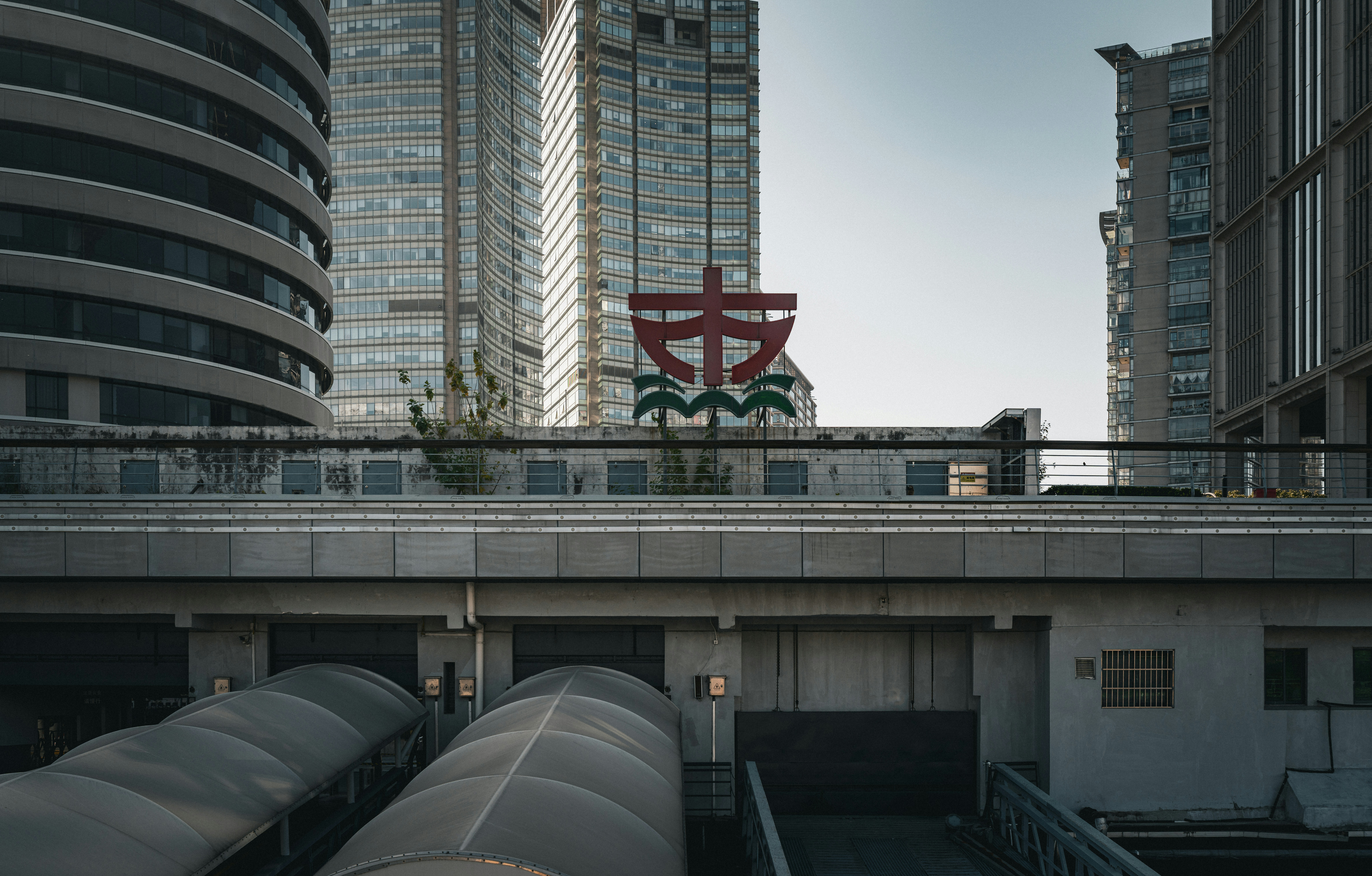 Overpass Skyline: Centered Emblem Above the Metro Corridor
