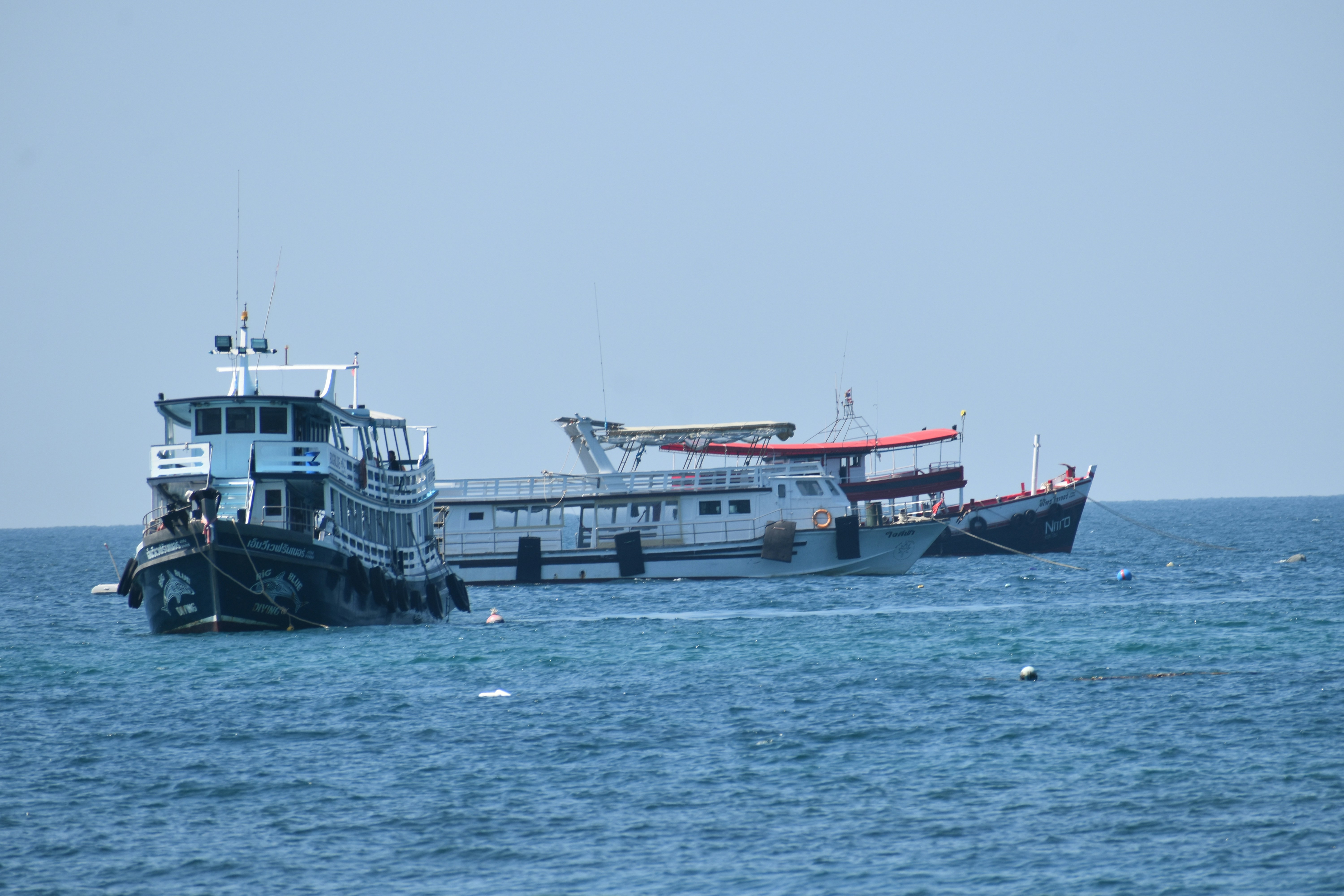 3 boats in Mae Haad