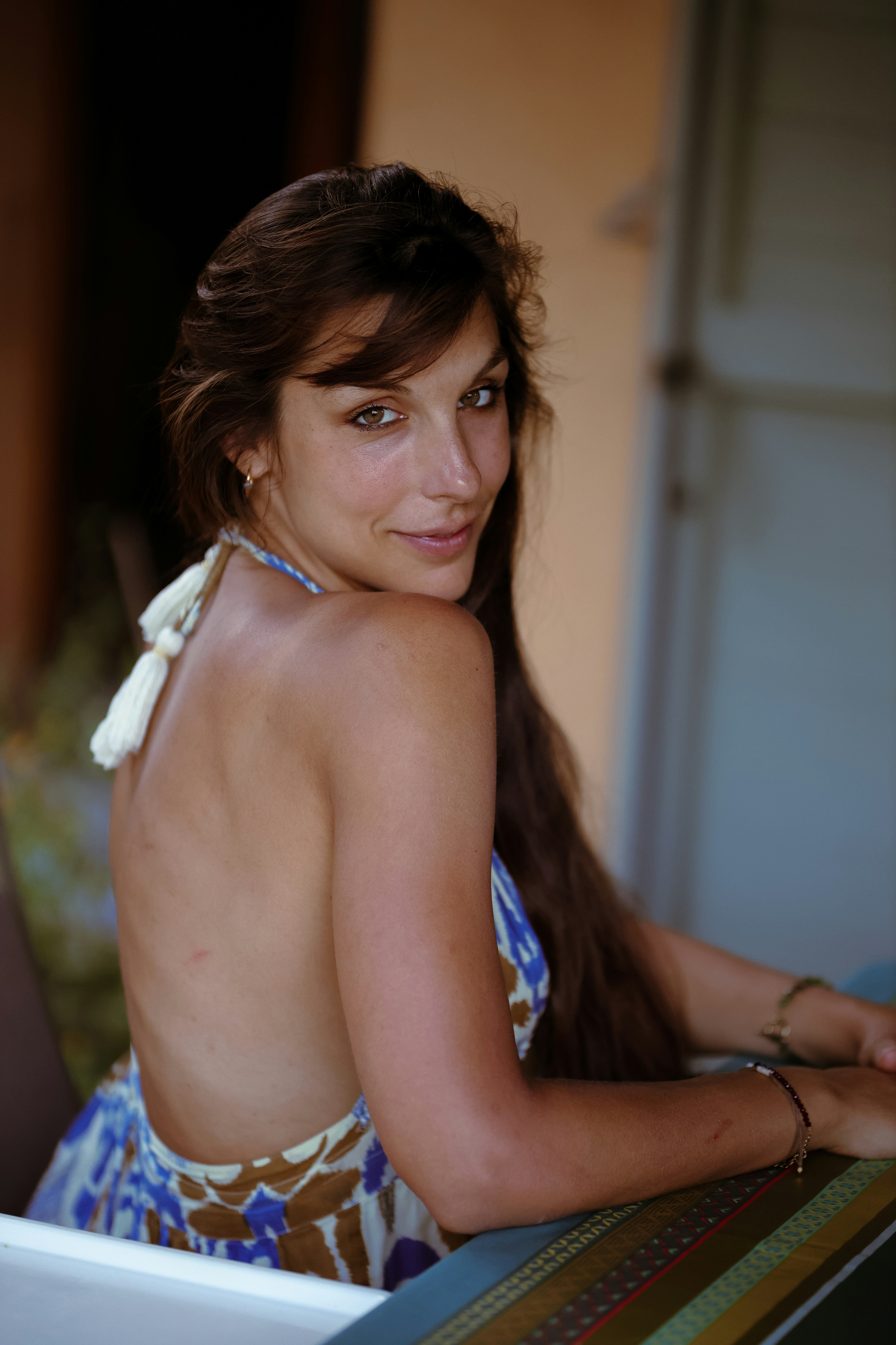 Soft Focus Portrait: Evening Light on a Back-Shoulder Smile