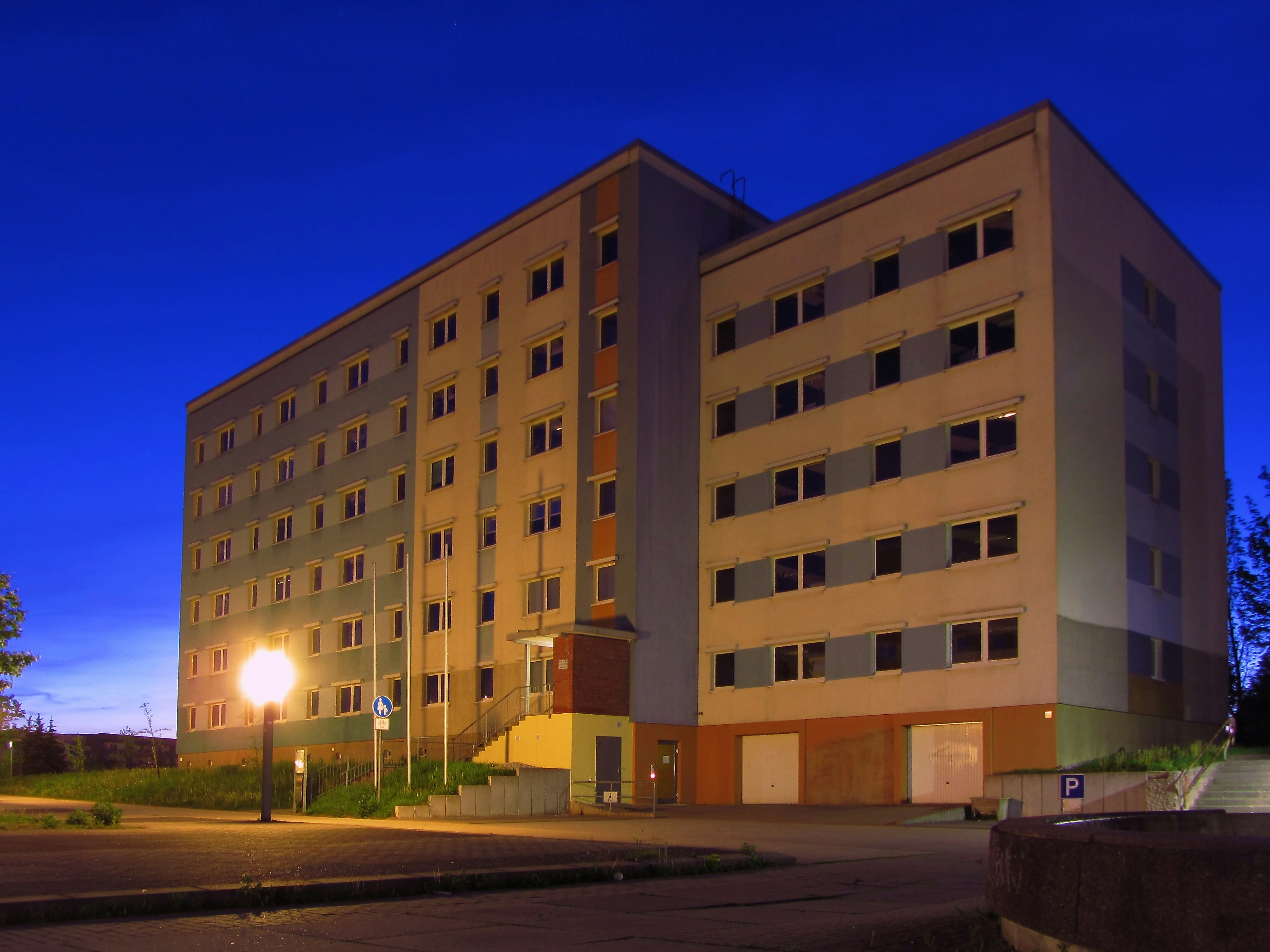 Neubau Ost in der Nacht