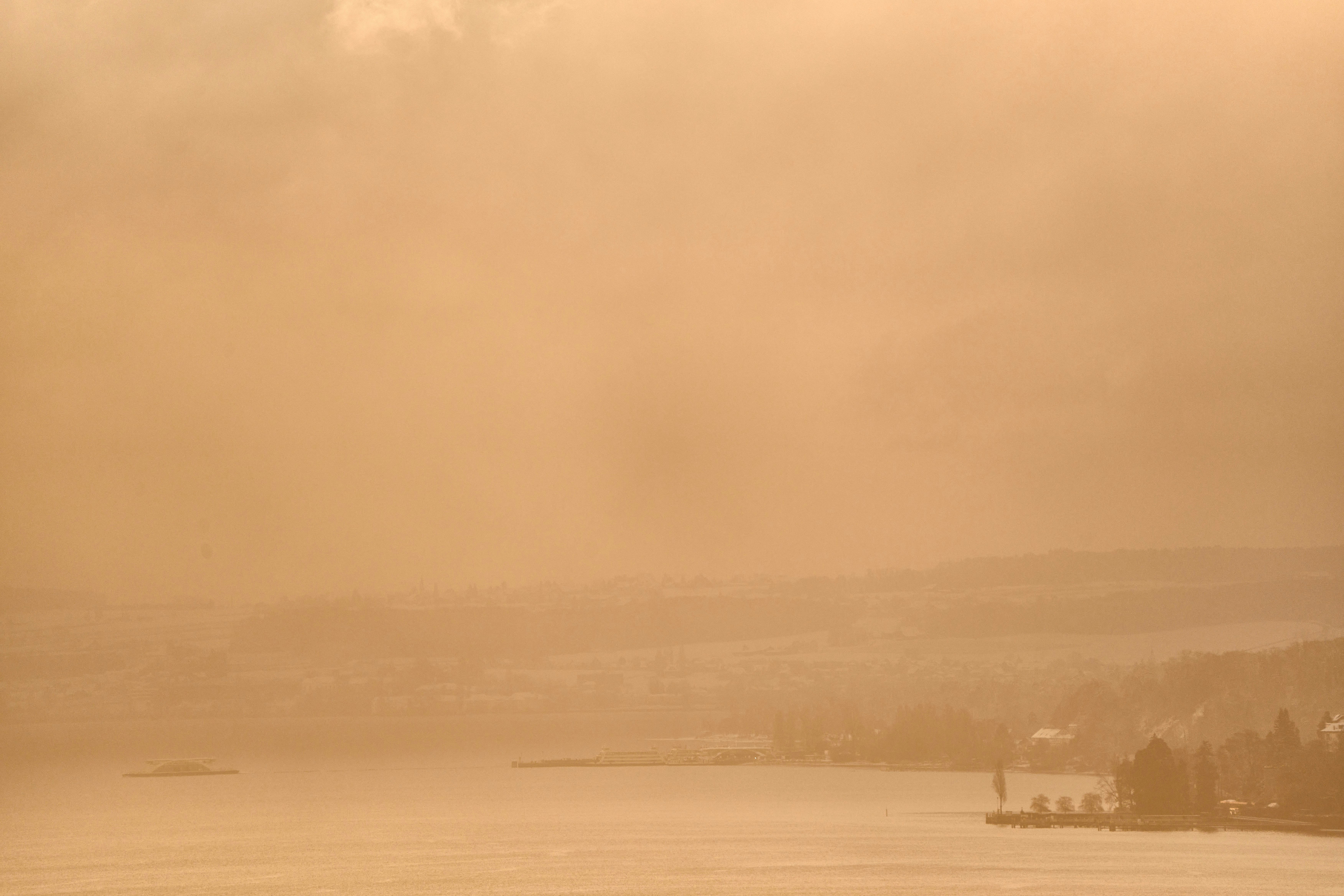 Muted Horizon Over a Quiet Bay