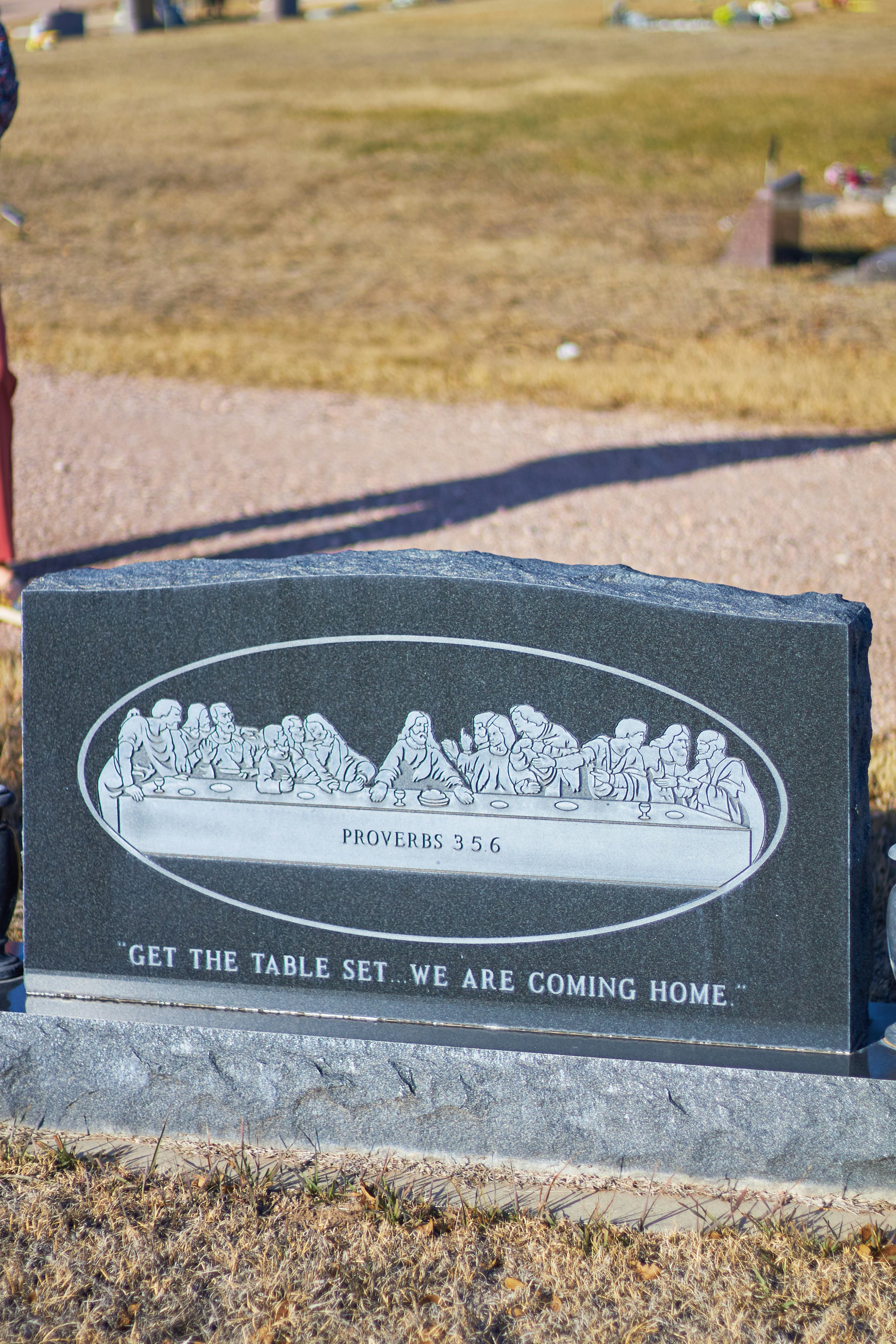 Tombstone with "the last supper" engraving and quote. photo – Free Hope ...