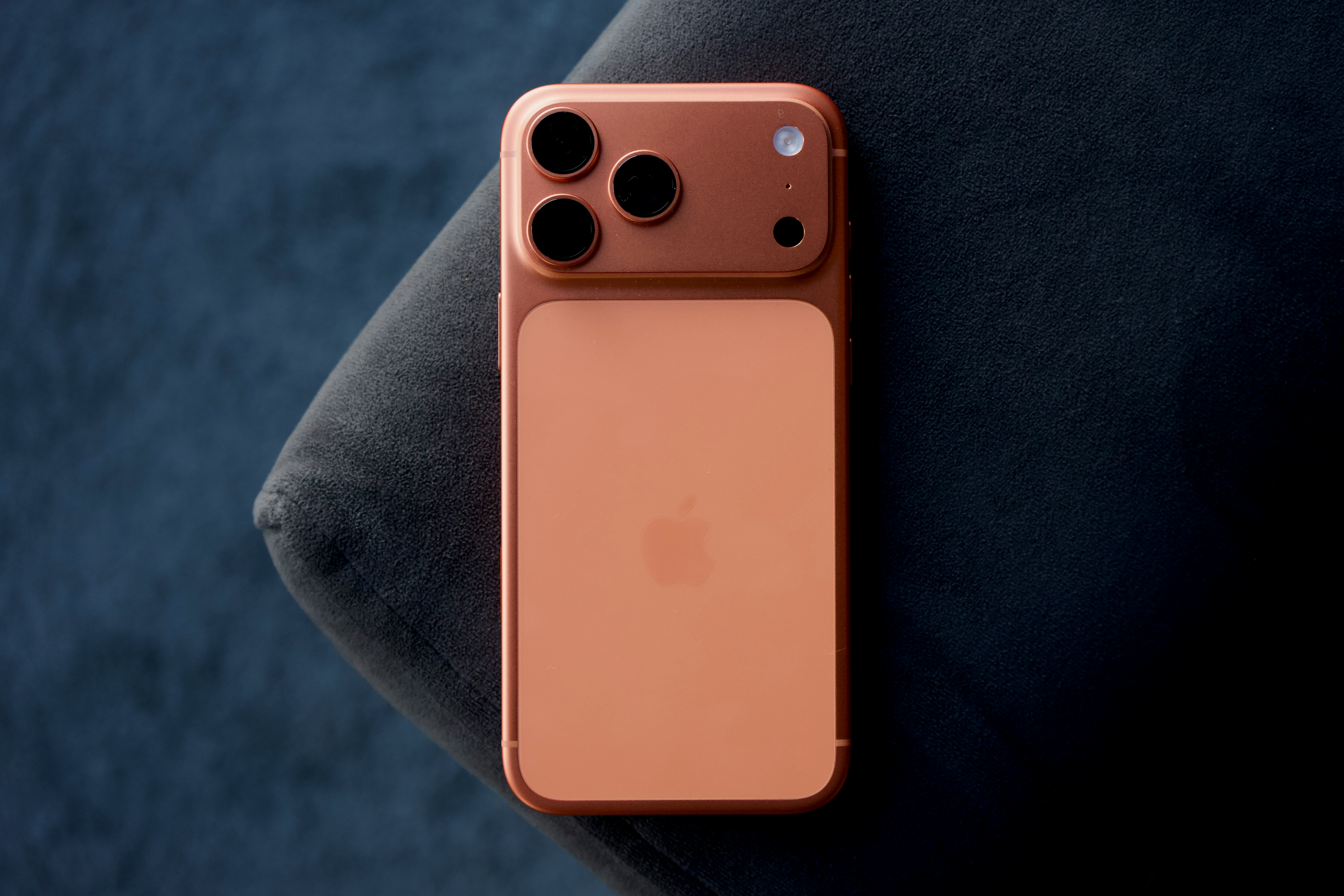 iPhone 17 Pro Max cosmic orange