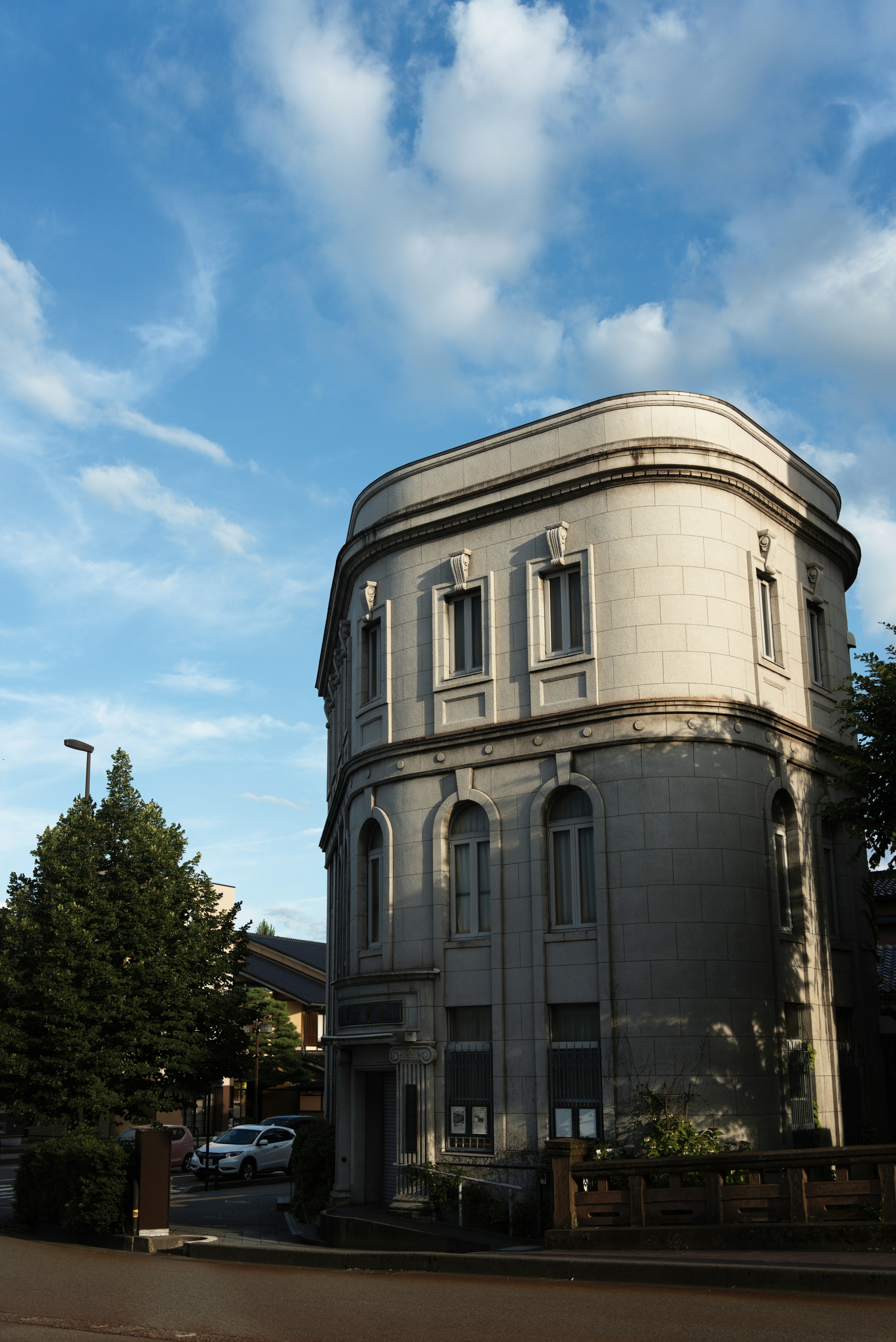 Stonecorner Villa Courtyard: A Quiet Street Corner with an Elegant Corner Building