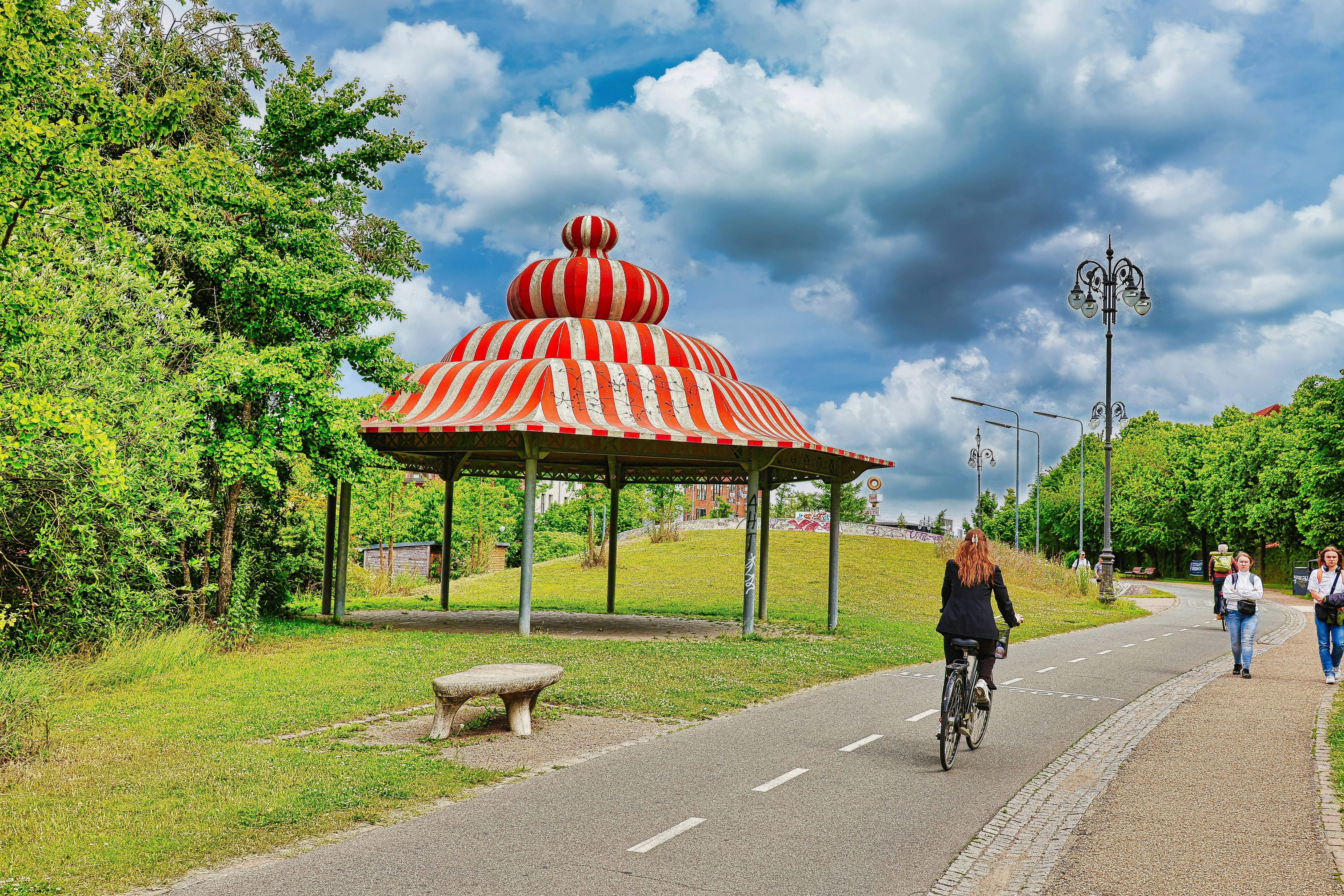 Superiken, entre design, sport et art public, un espace linéaire où la diversité du monde s’exprime.