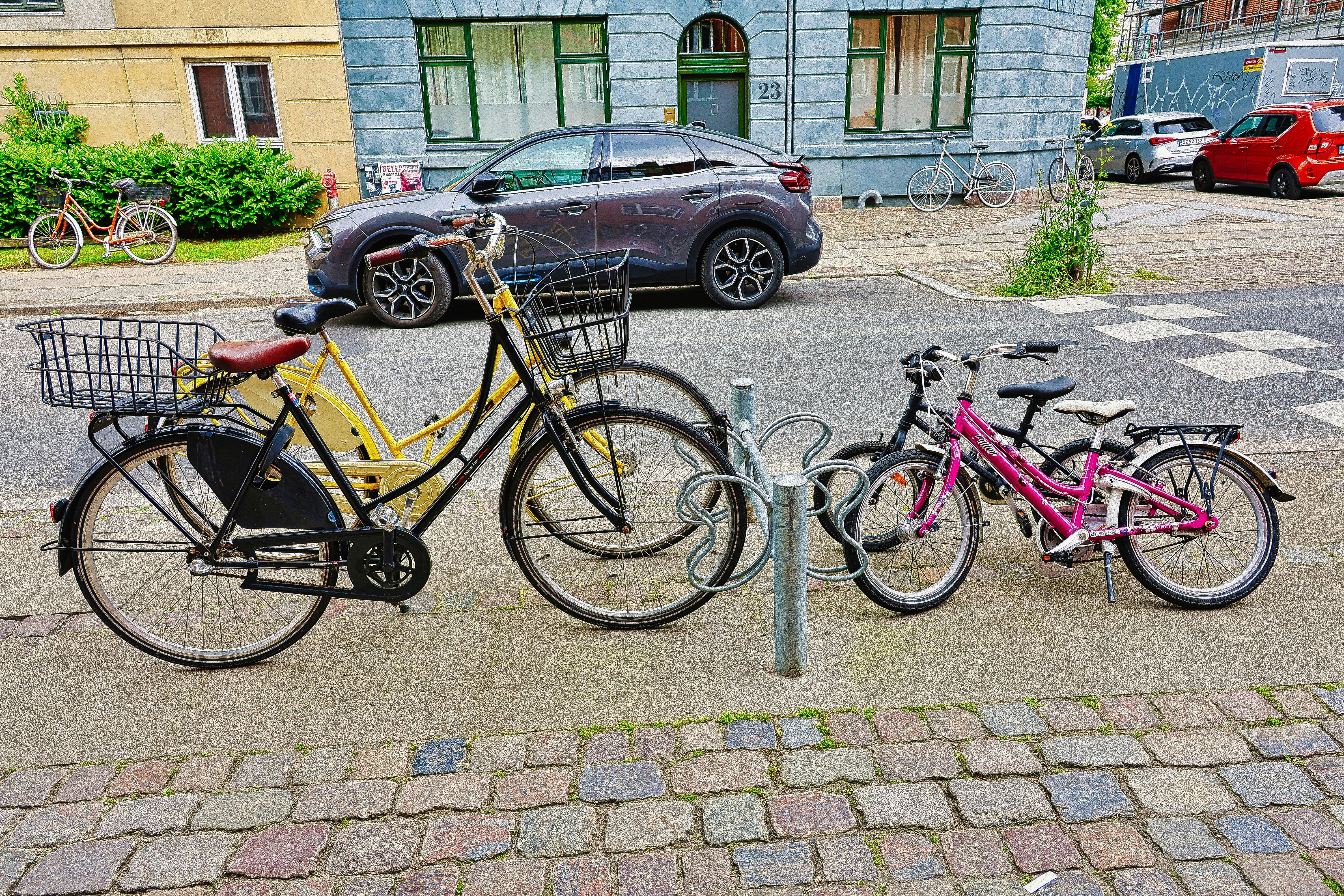 Entre rues animées, parcs ludiques et façades colorées, Nørrebro cultive une atmosphère vivante et inclusive.