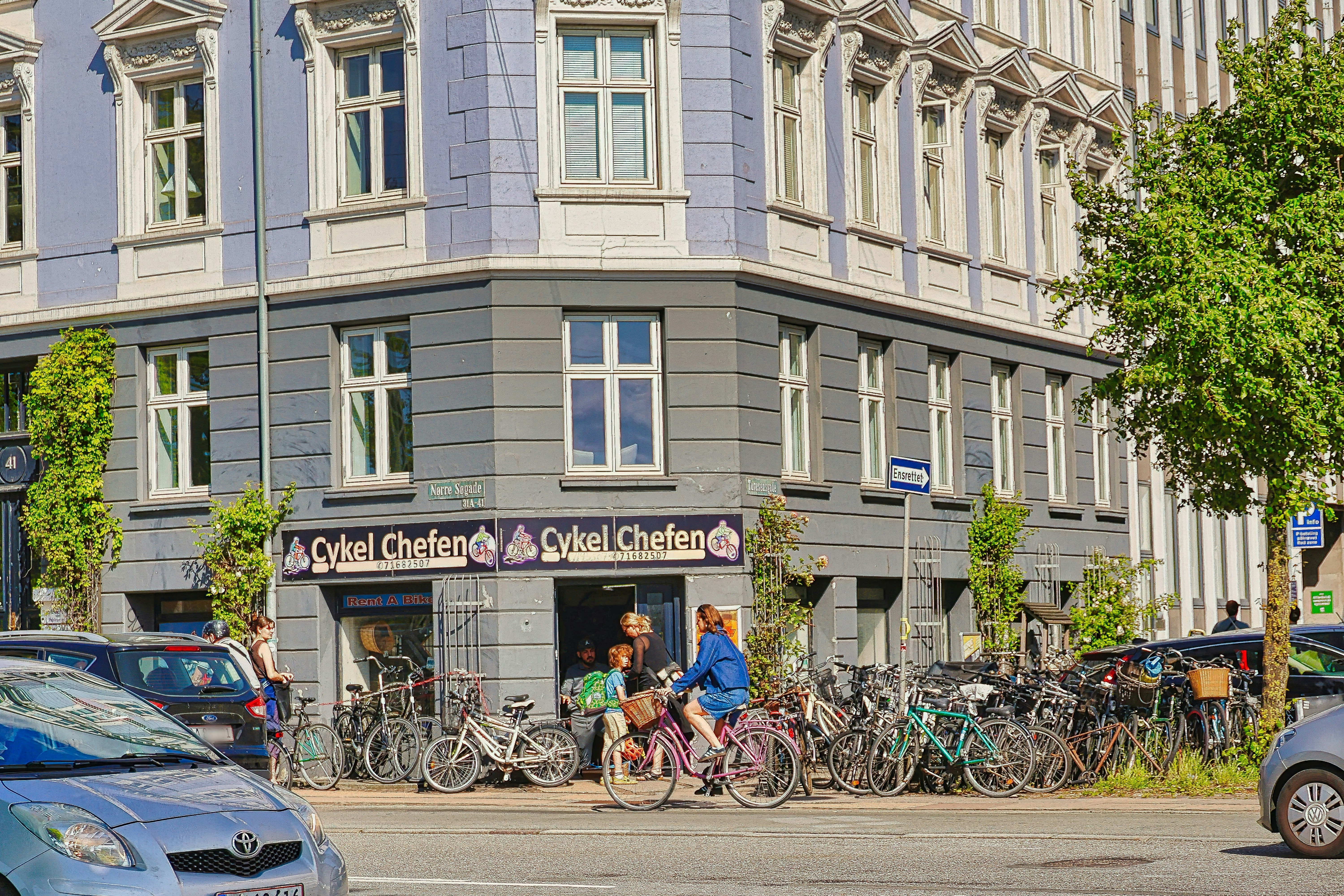 Cycling through the Caféfront: Bicycles Beside the Bricked Corner
