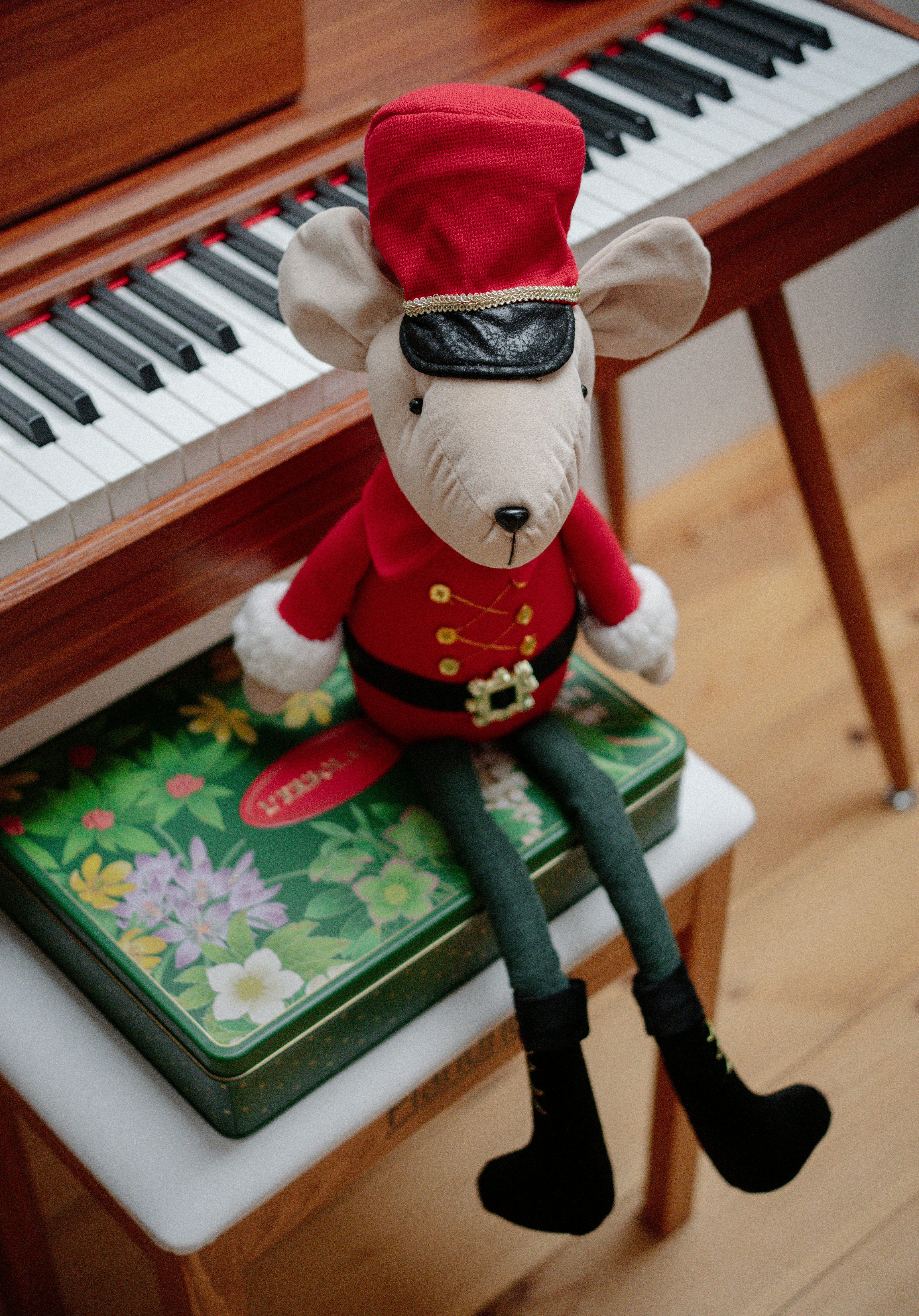 Nutcracker Mouse Guard Plays a Gentle Melody