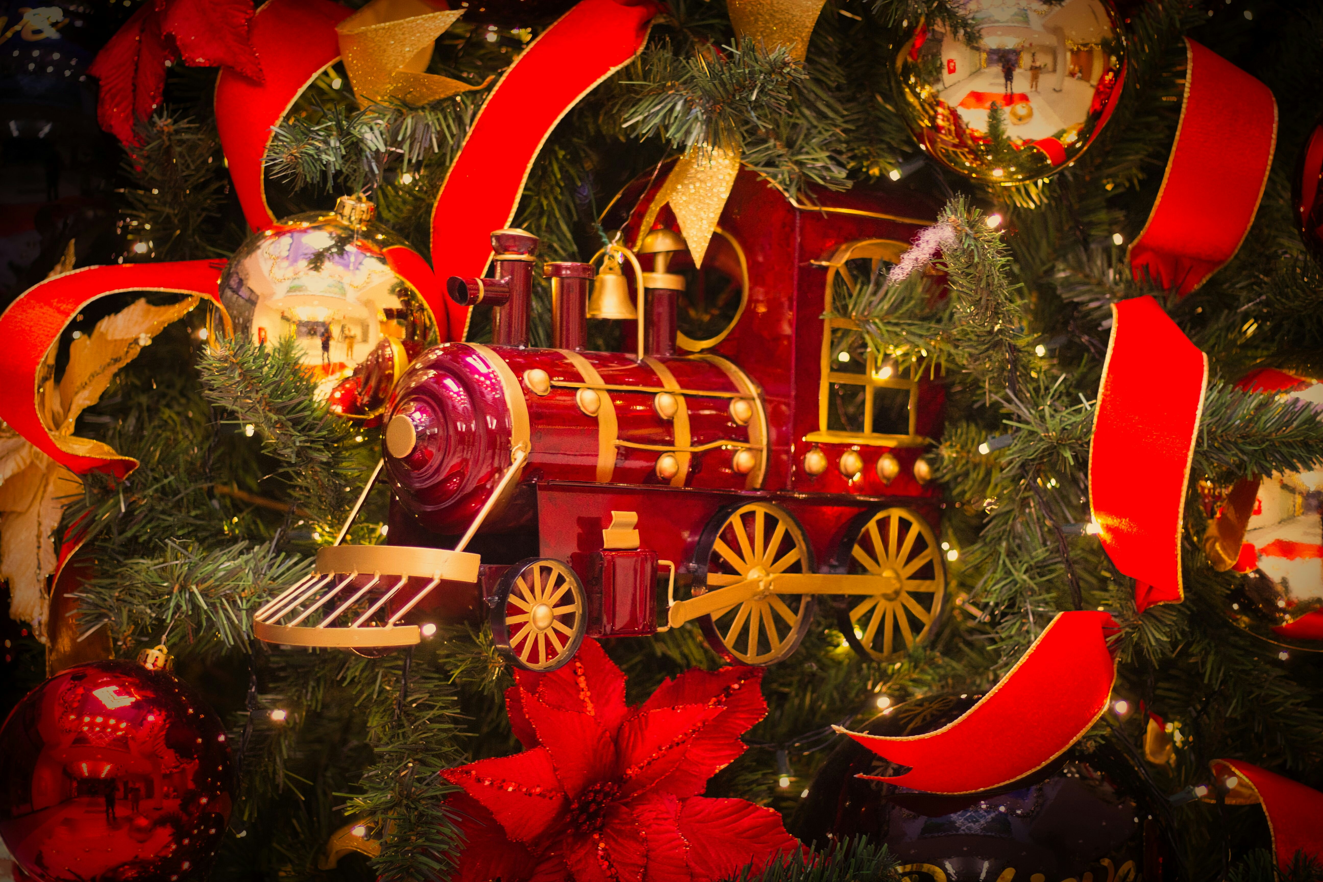 bokeh lights,christmas,christmas lights,christmas ornaments,christmas tree ornaments,christmas vibes,decorations,festive background,festive mood,holiday,holiday aesthetic,new year decorations,red and gold,seasonal decor,shiny ornaments,warm lights,winter holidays