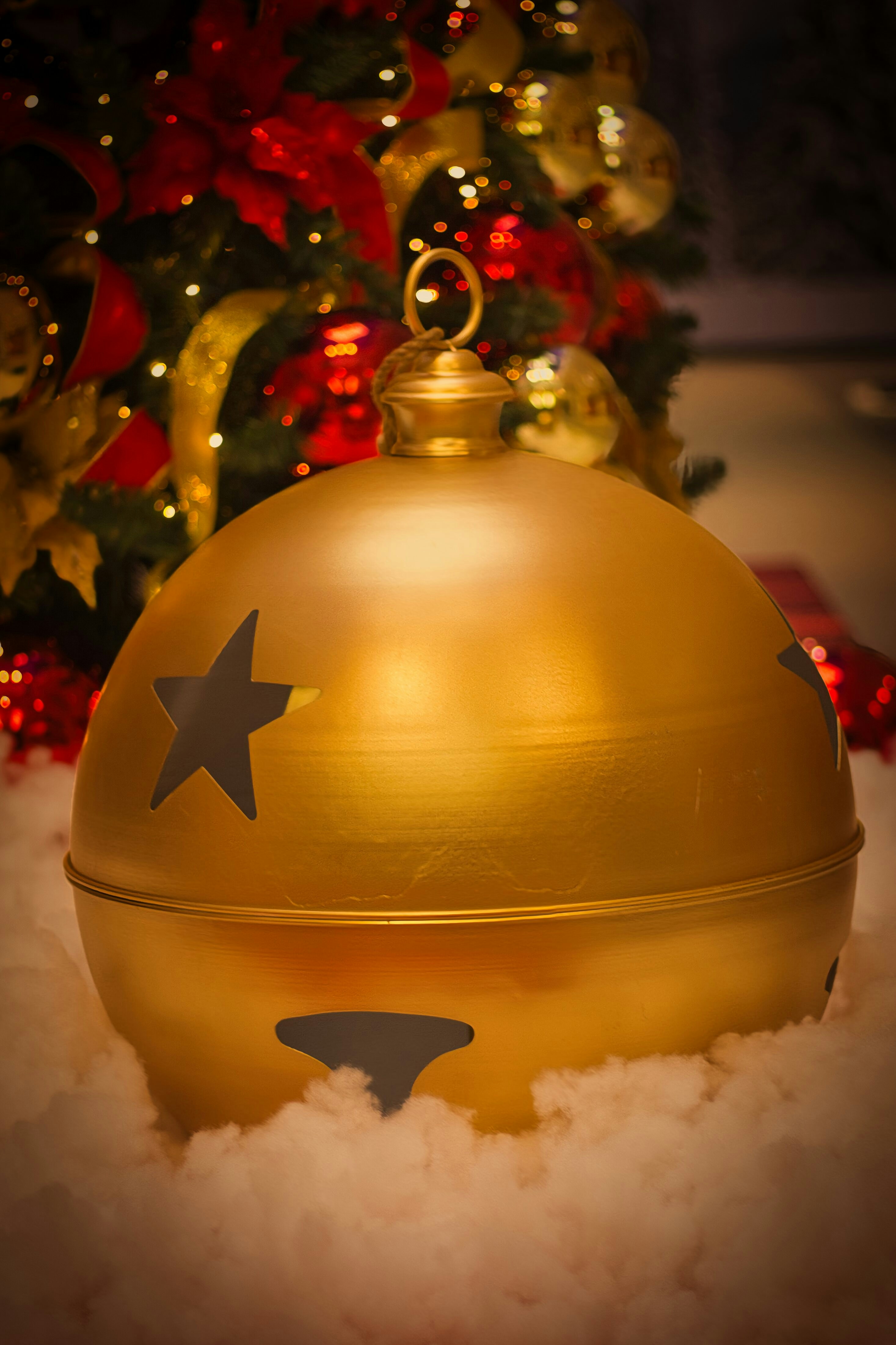 bokeh lights,christmas,christmas lights,christmas ornaments,christmas tree ornaments,christmas vibes,decorations,festive background,festive mood,holiday,holiday aesthetic,new year decorations,red and gold,seasonal decor,shiny ornaments,warm lights,winter holidays