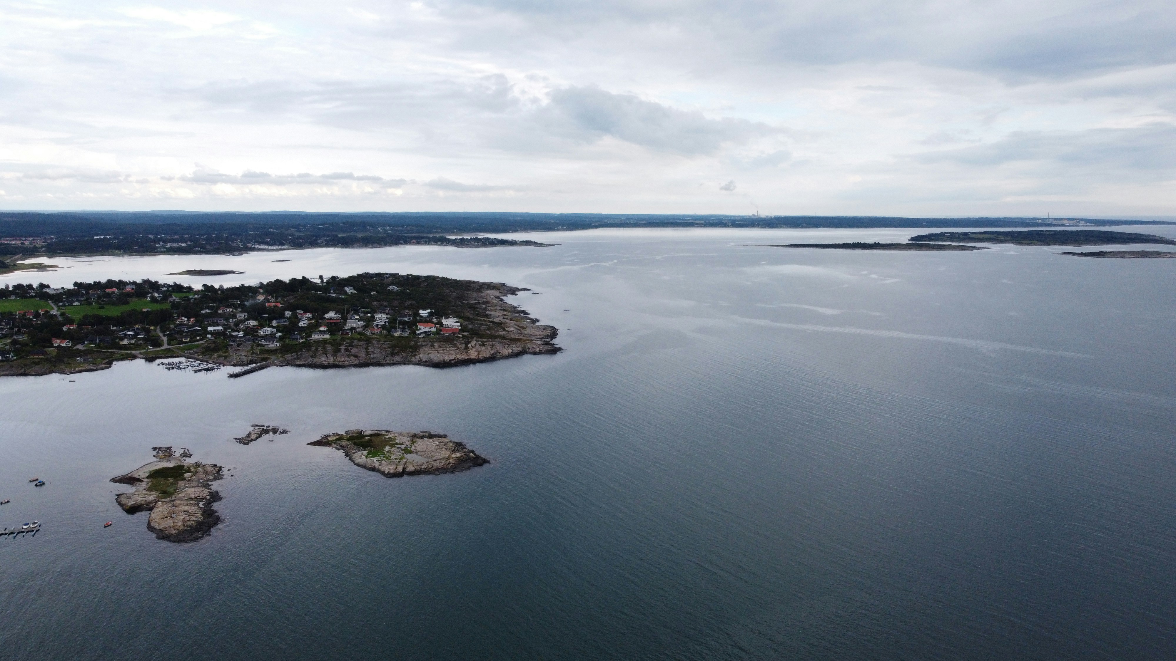 Coastal Island Cluster Quietly Framed Under Overcast Skies