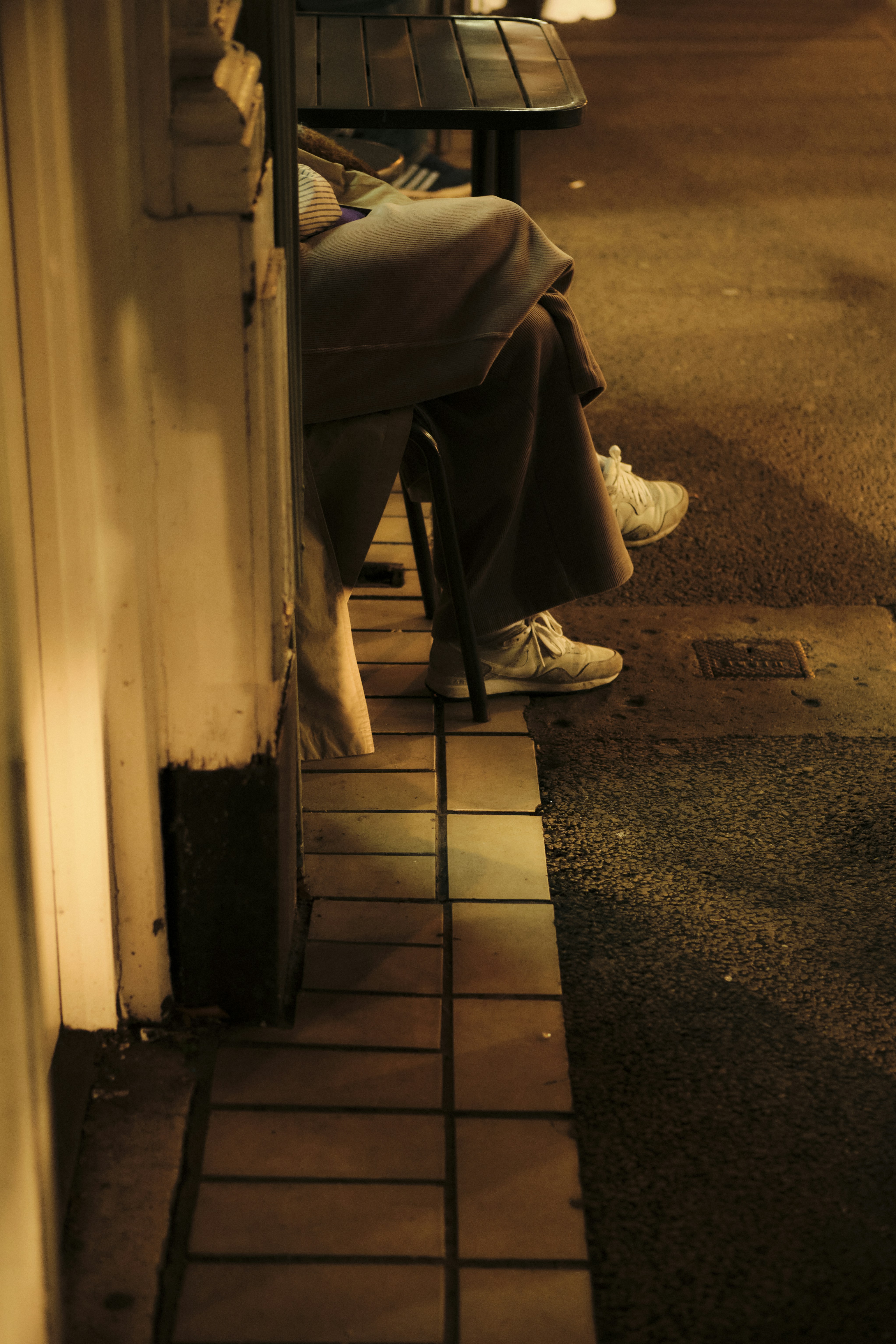Evening Bench: Quiet Halt by the Streetlight
