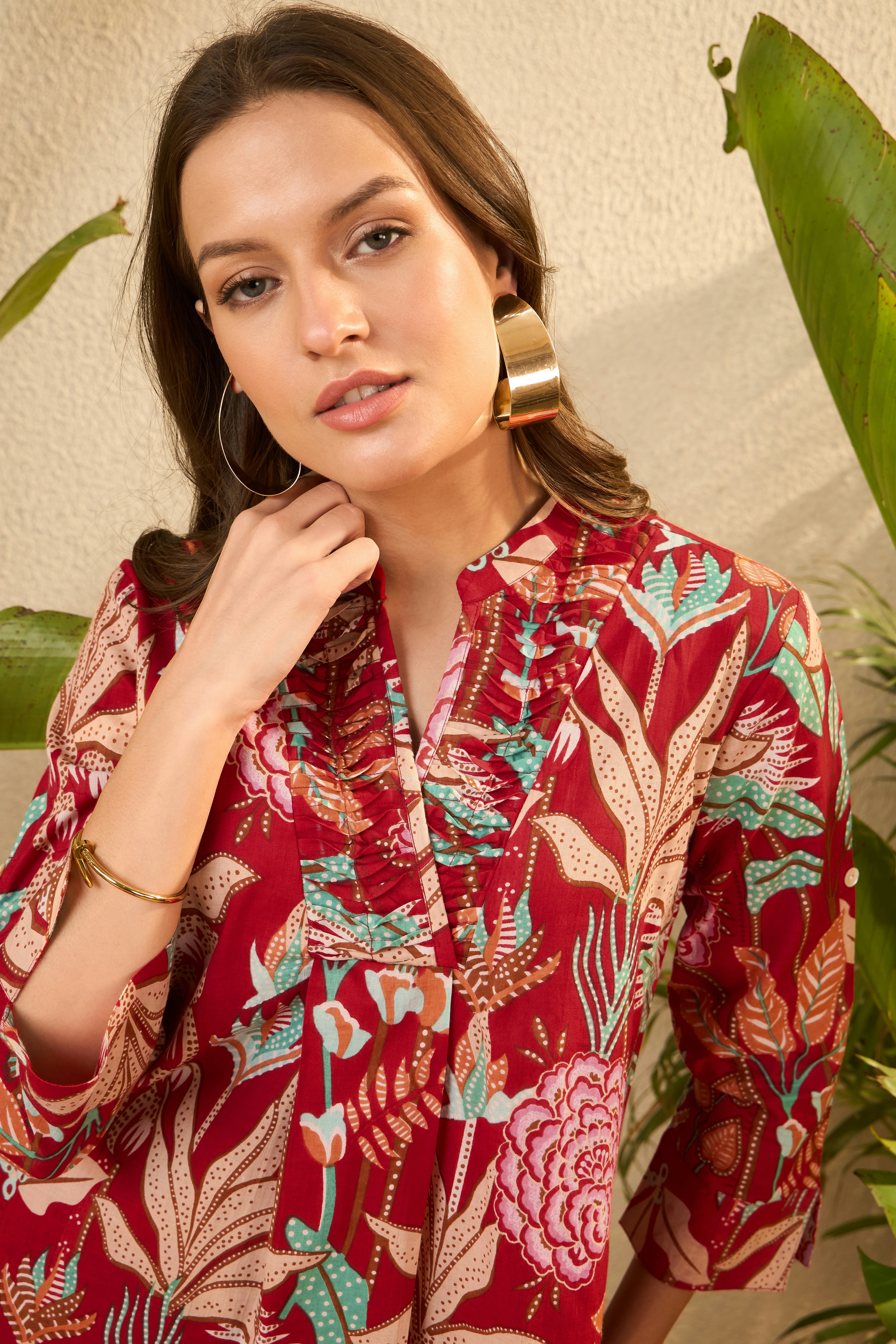 Resortwear Co-Ord – Vacation Look 2026 | IMANA A vibrant resortwear co-ord set perfect for tropical destinations, beach vacations and poolside lounging. Resort co-ords in 2026 focus on bold prints, breathable fabrics and relaxed silhouettes that photograph beautifully during travel. Ideal for women who want stylish, comfortable vacation outfits. Explore resortwear → https://imana.in