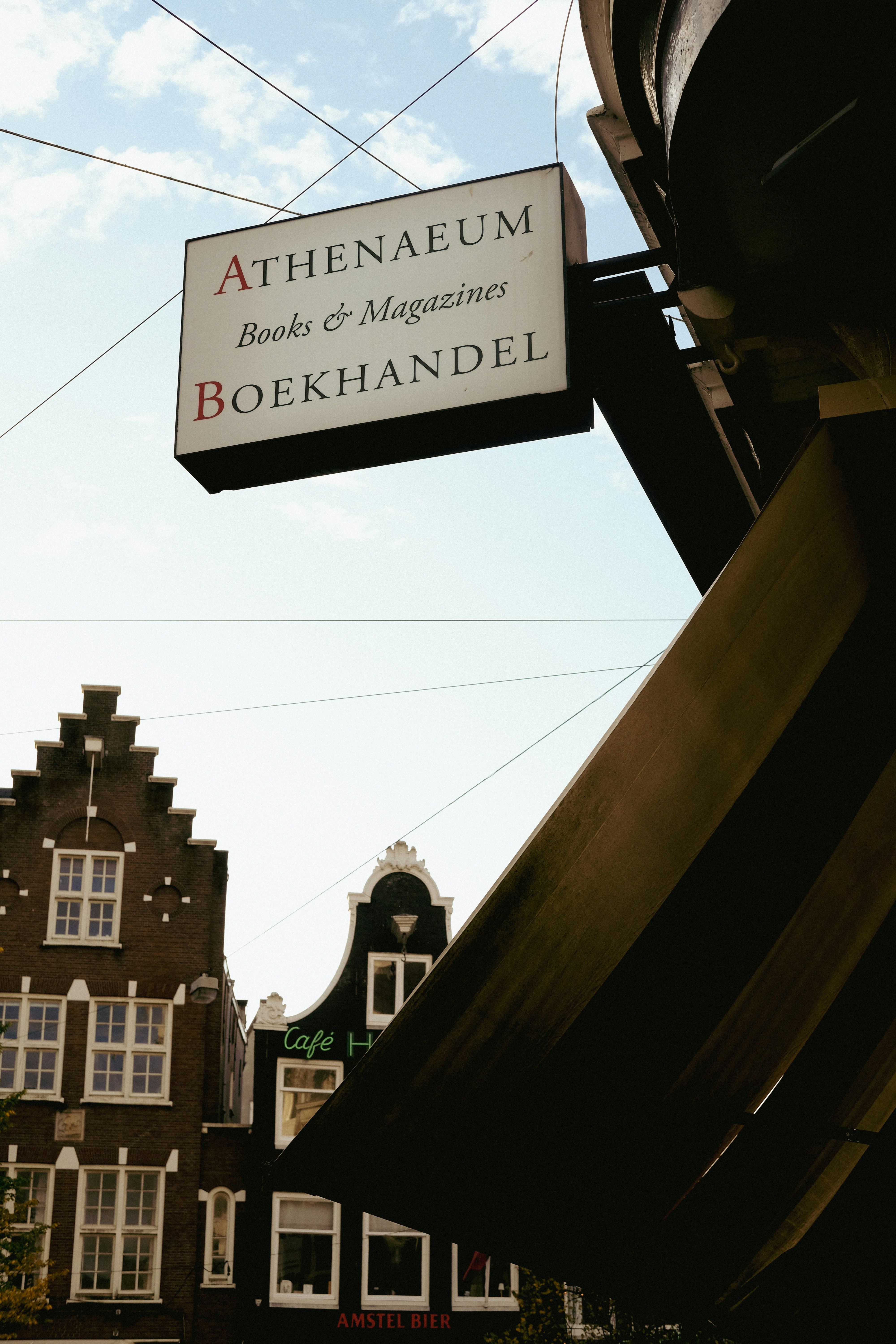 Athenaeum Signover: A Street Corner Bookshop in Focus