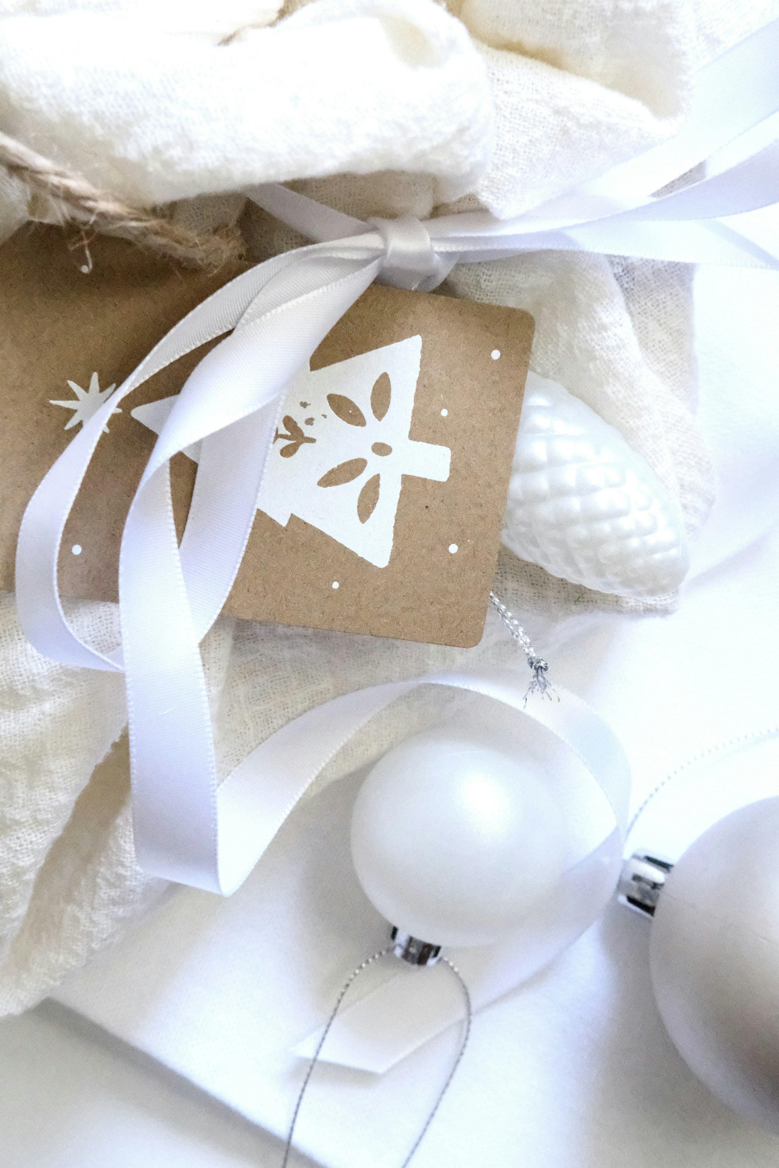 Soft Winter Gift: White Ribbon and Ornament Ball Bindings