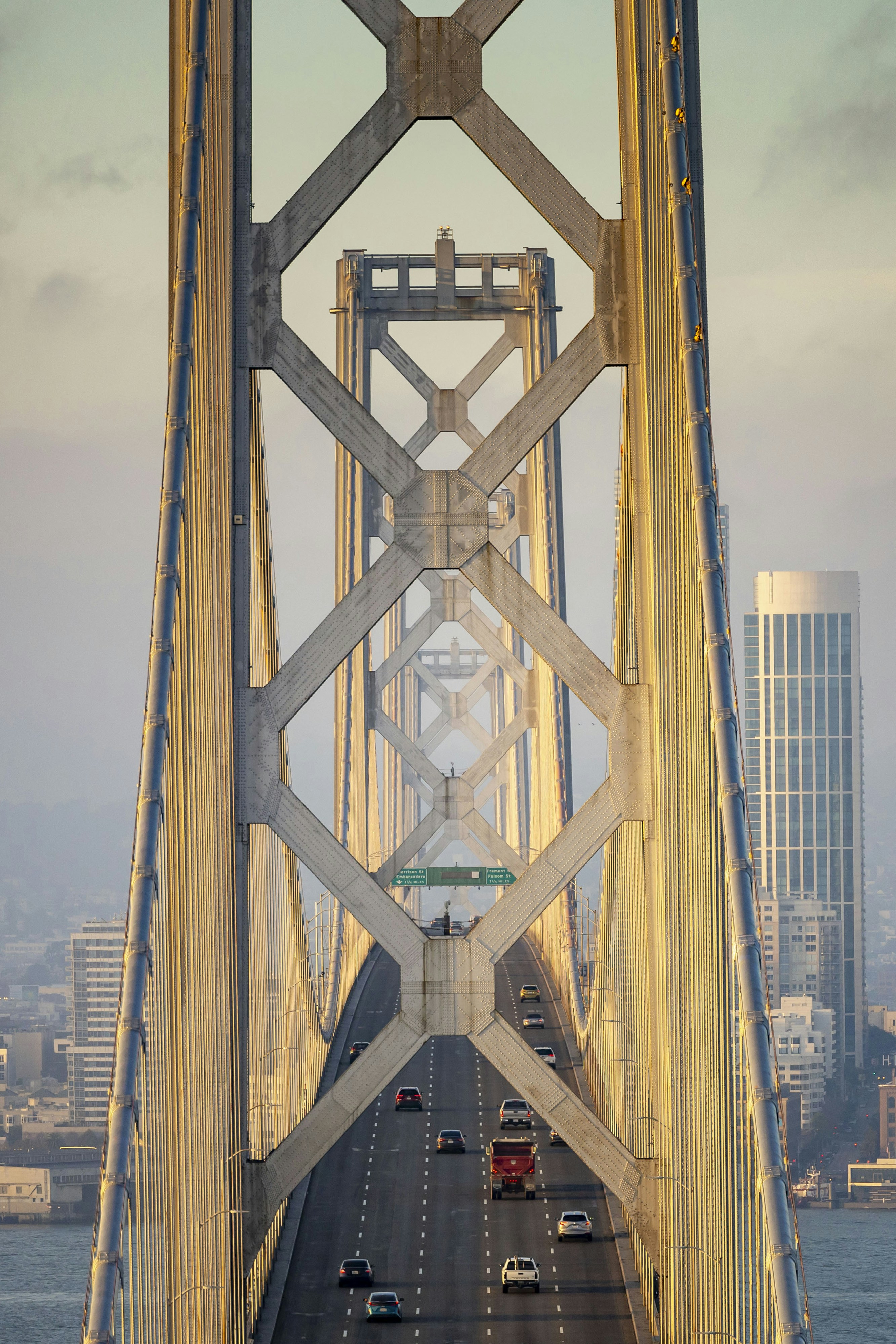 Vertical Span: The Geometry of a City-Bridge Corridor