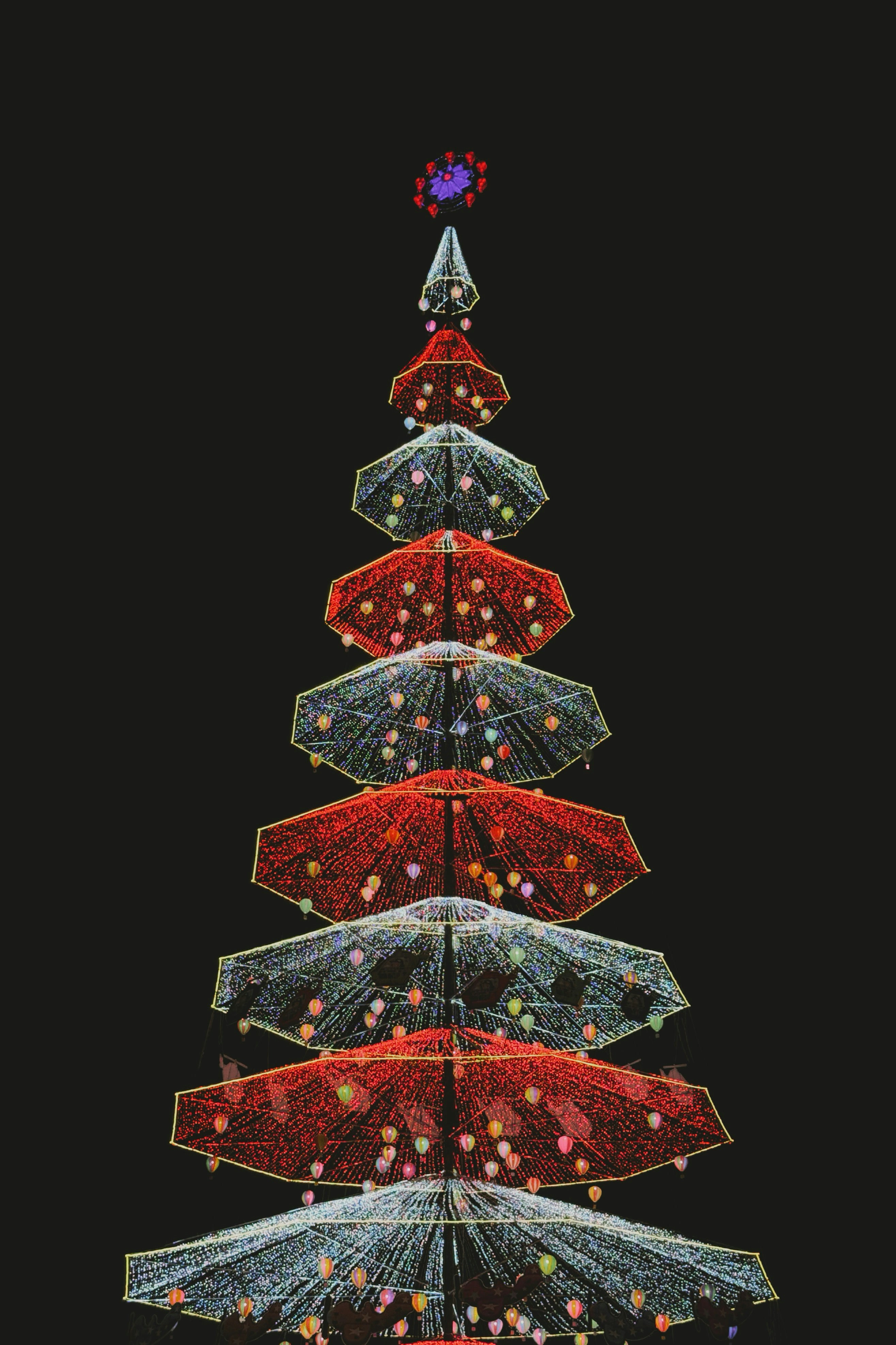 Luminescent Pyramid: A Christmas Tree in Neon Fragments