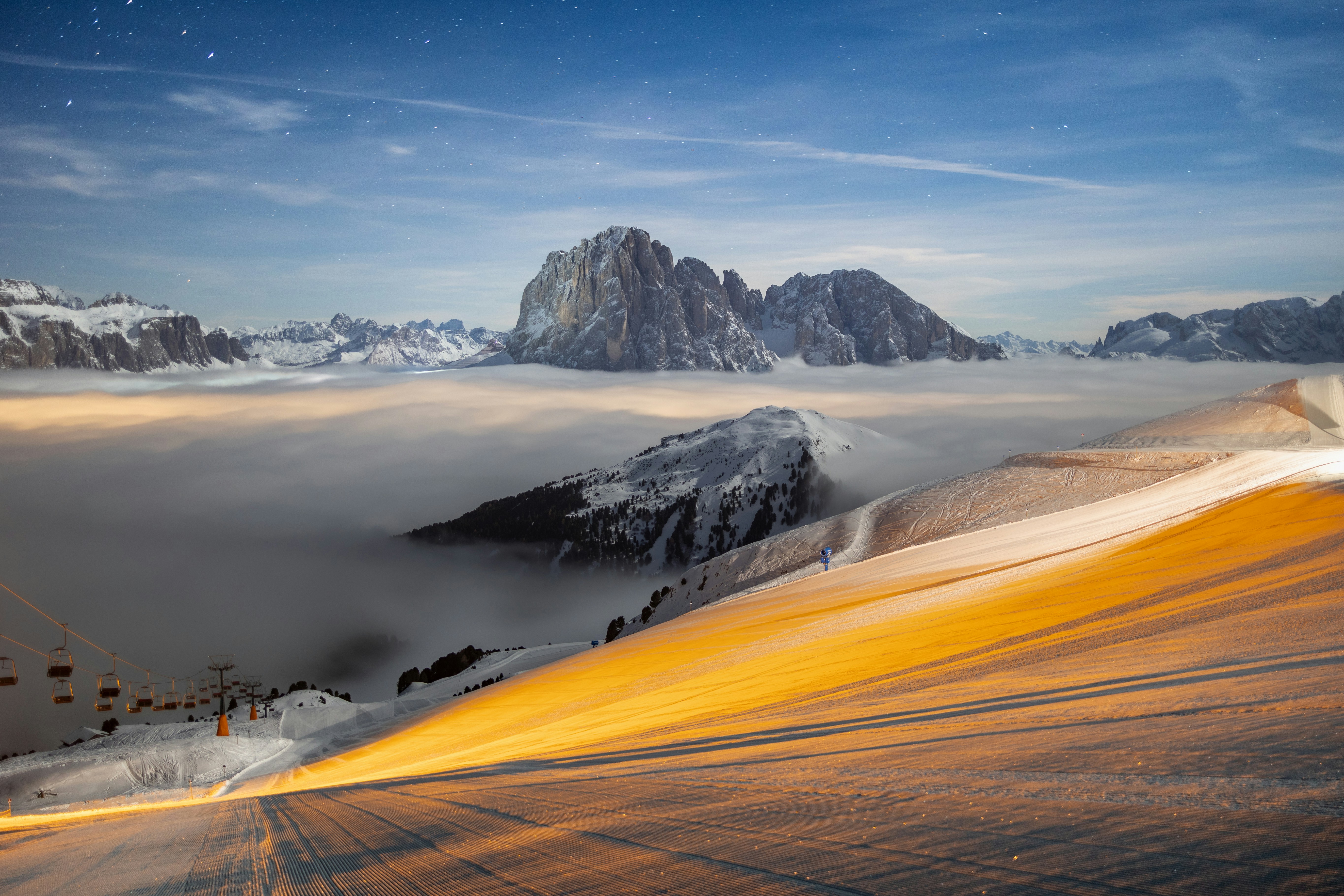 Aurora of the Alpine Ridge: Snow Slope Under a Starry Sky