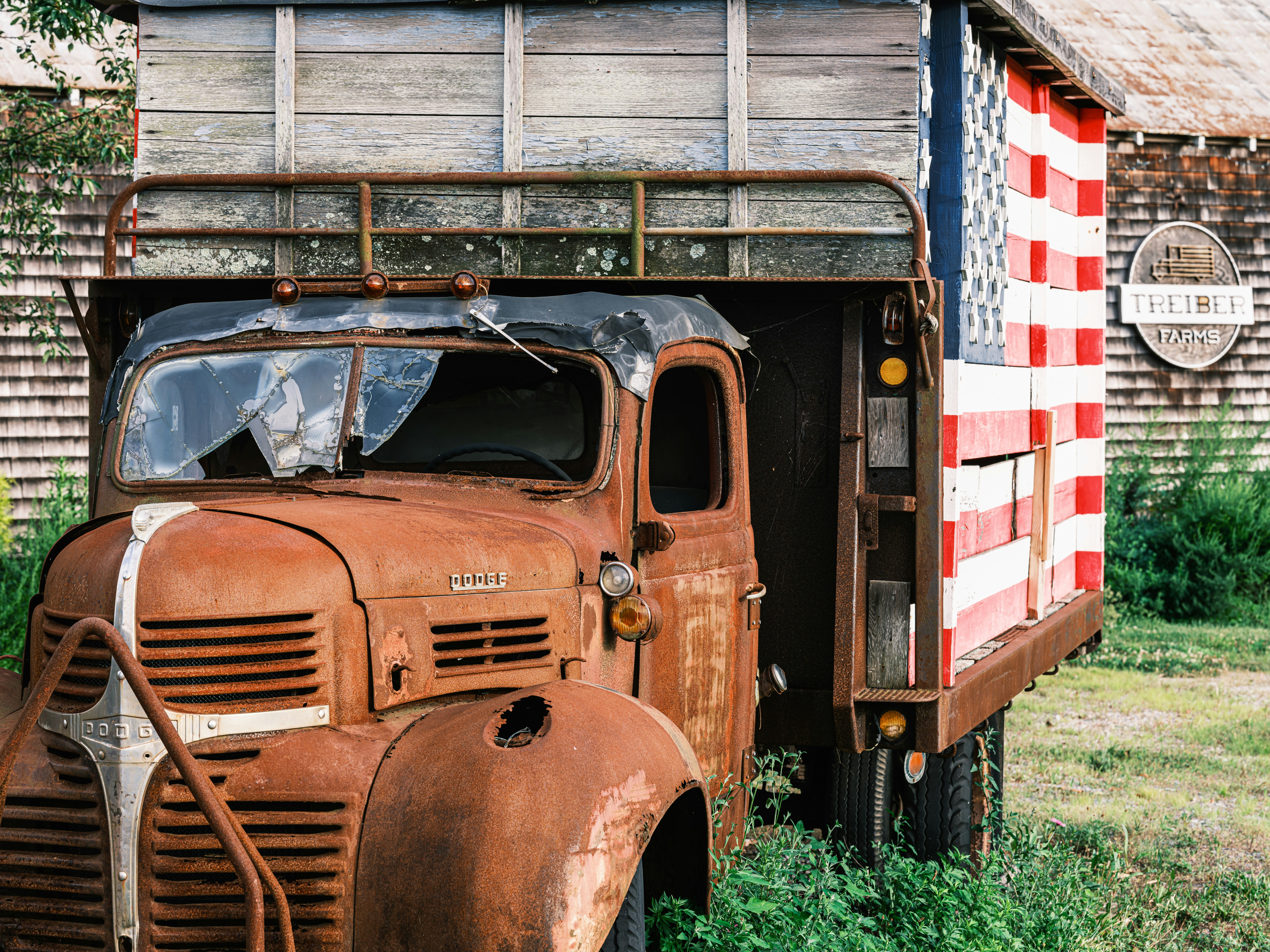 Rusting Lullaby: An Old Truck’s Quiet Rendition
