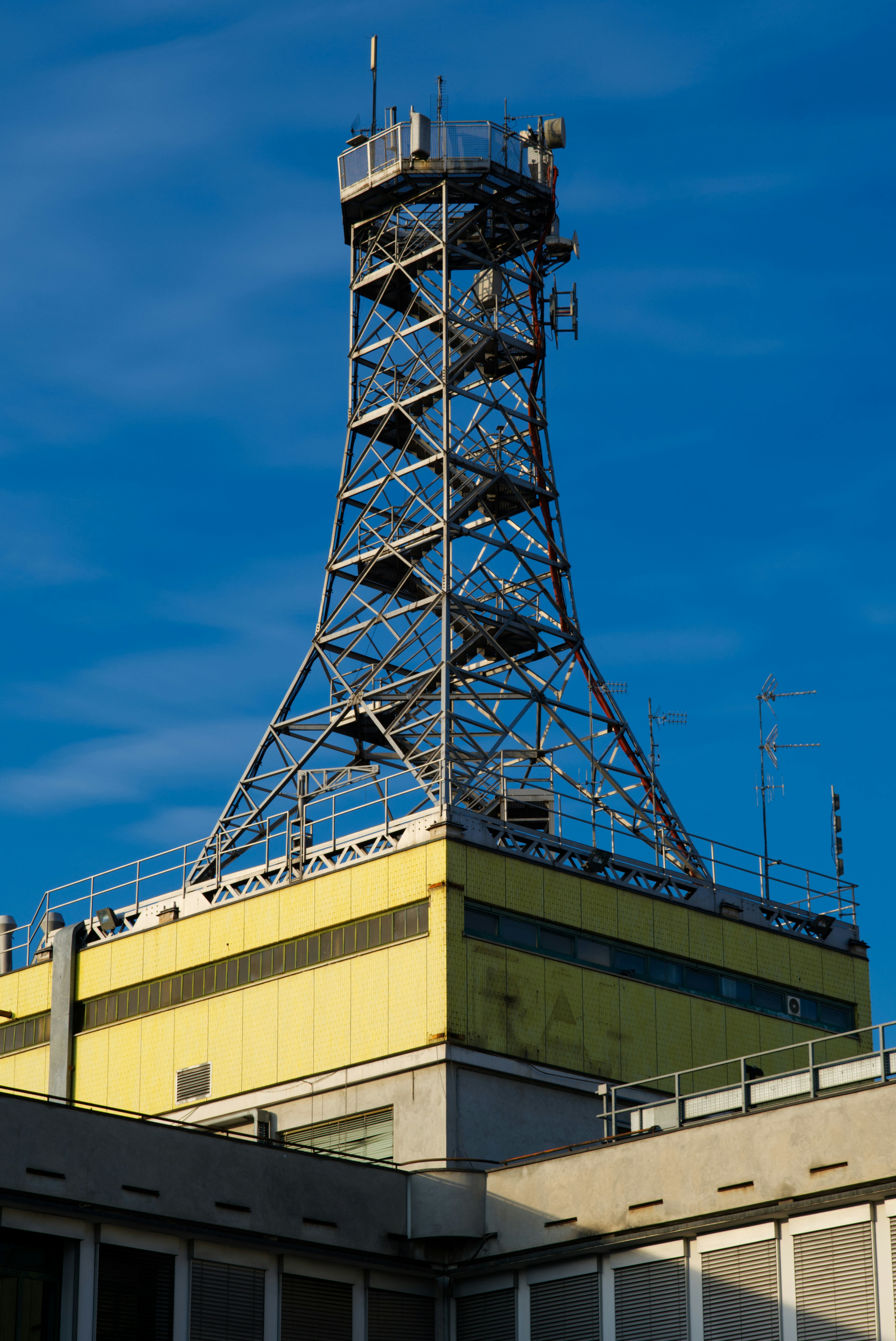 Skyward Lattice: Antenna Tower Reaching Beyond the Rooftops
