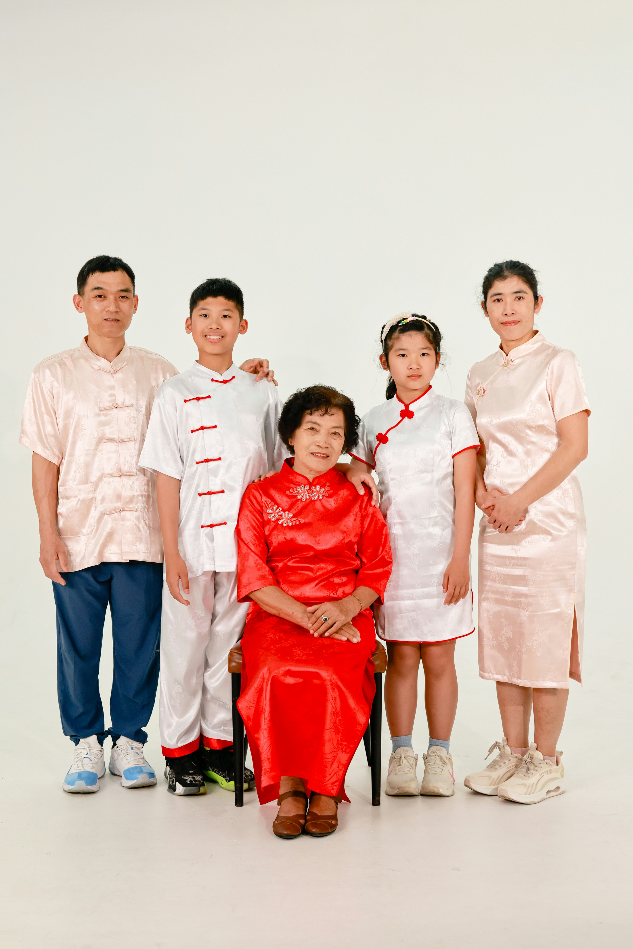 Generations in Silk: A Multigenerational Tai Chi Family Portrait