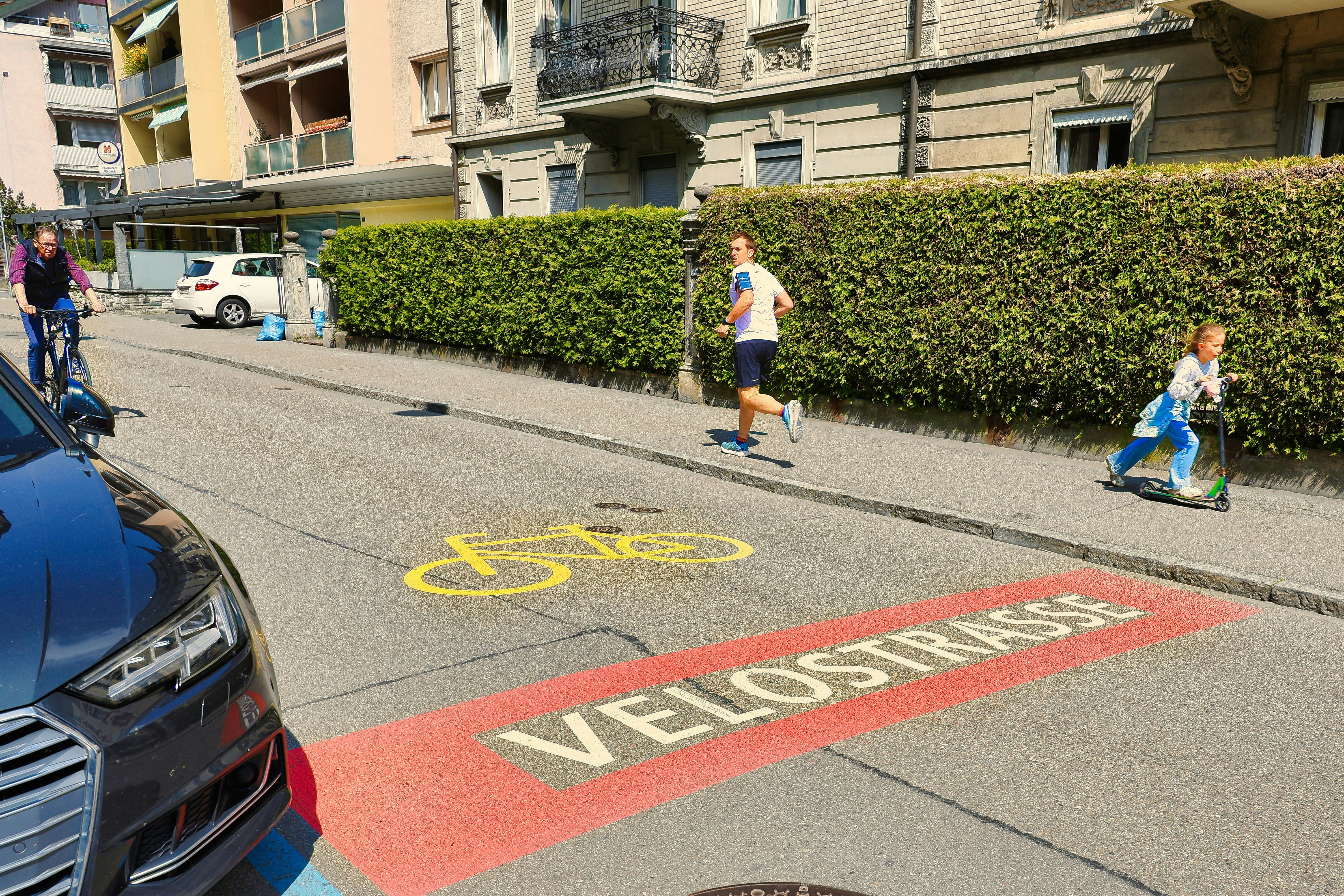 Runners Ahead: Street Markings and Urban Activity
