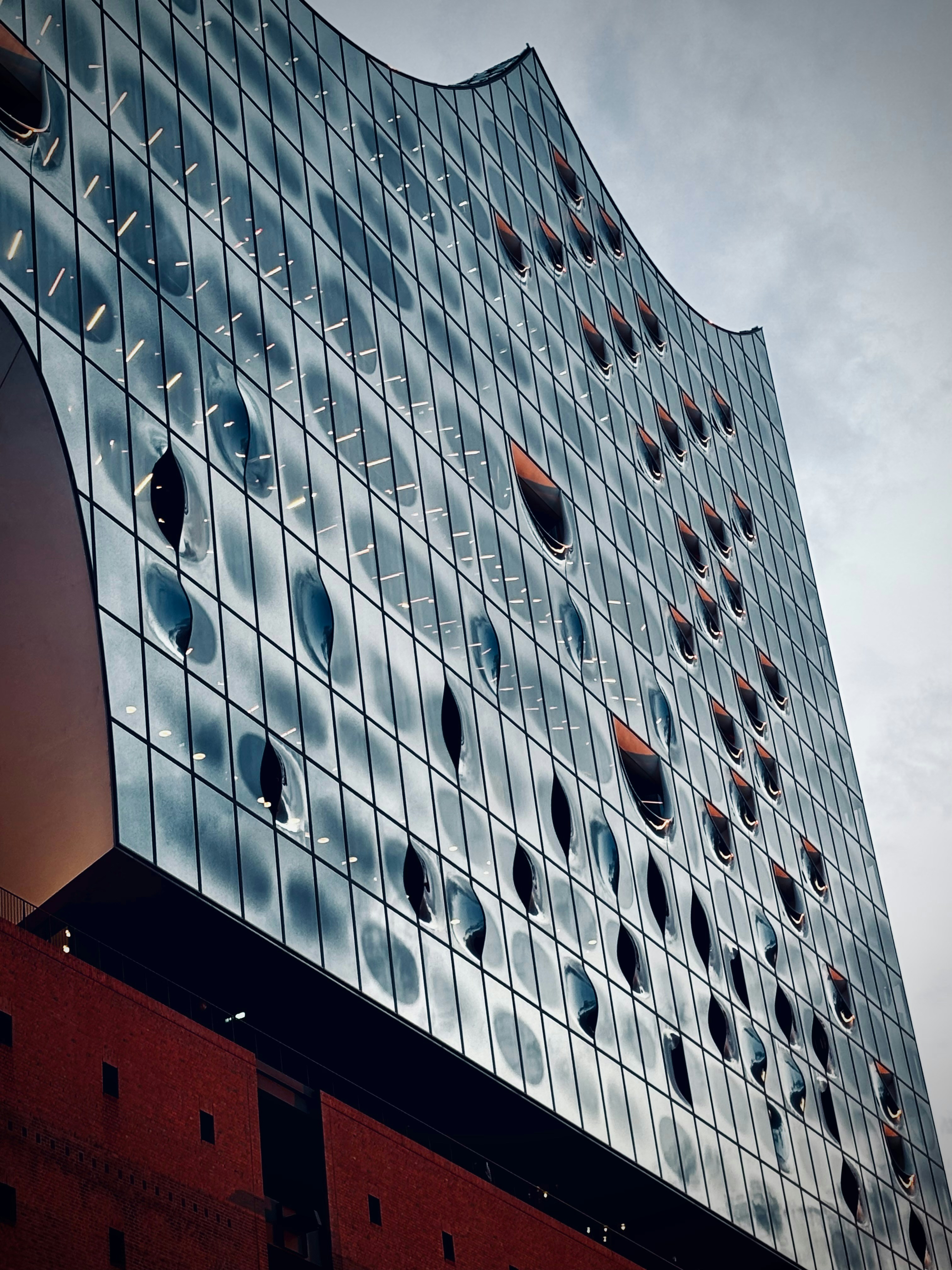 Curved Glass Facade: Echoes of the Sky